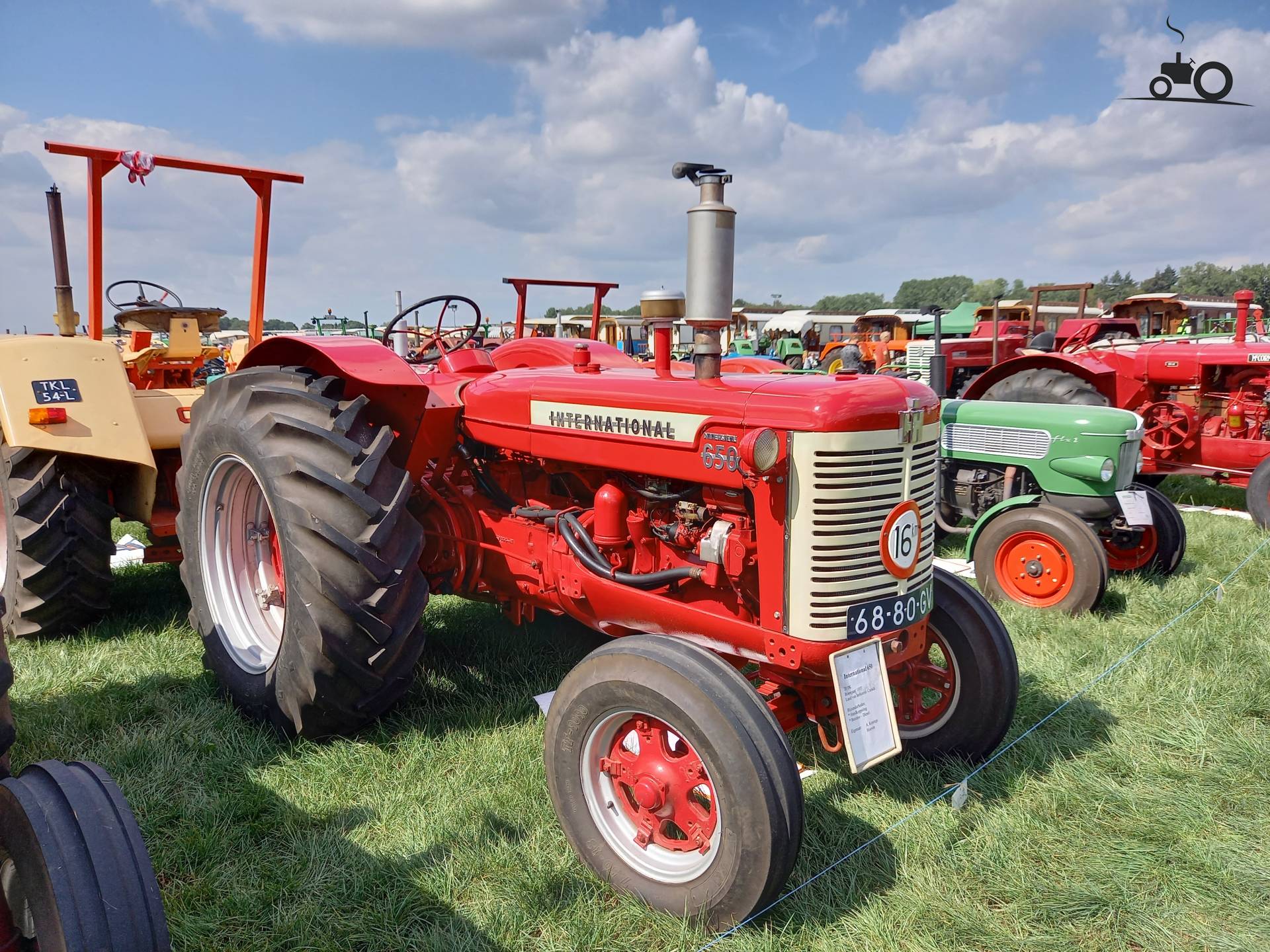 Foto International 650 #1487257