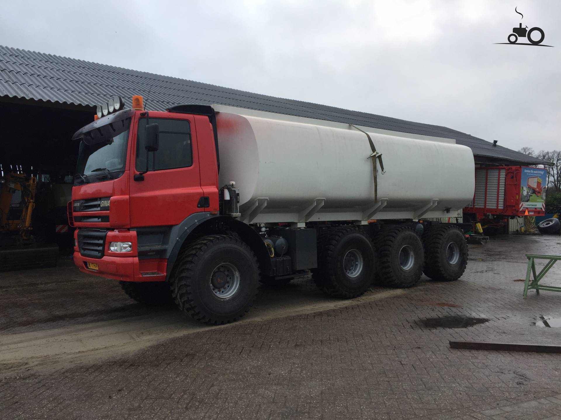 Foto GINAF Mesttruck van Tolkamp Agri Service