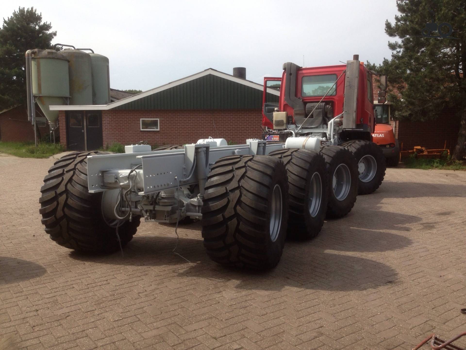 Foto GINAF Mesttruck van Tolkamp Agri Service
