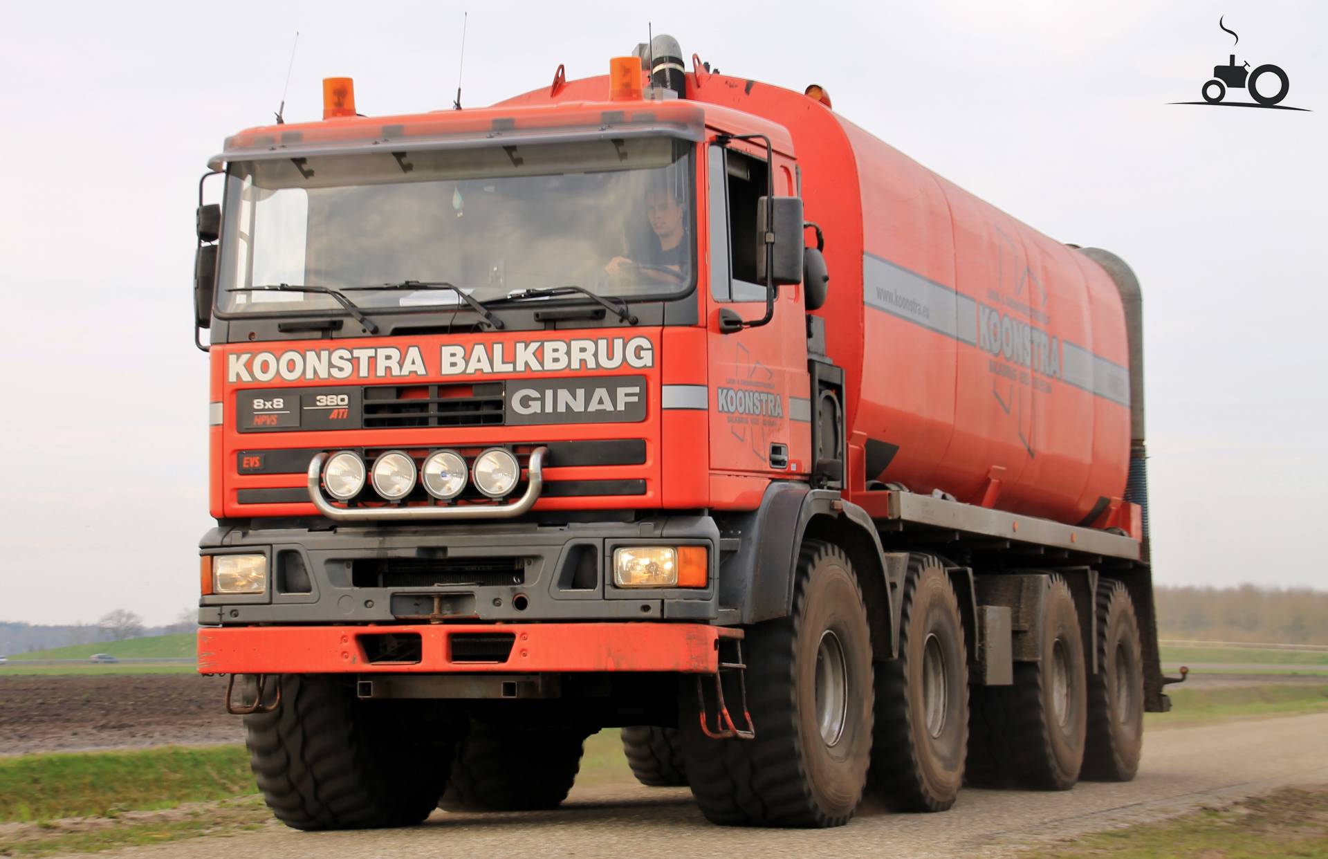 Foto GINAF Mesttruck van Loonbedrijf Koonstra