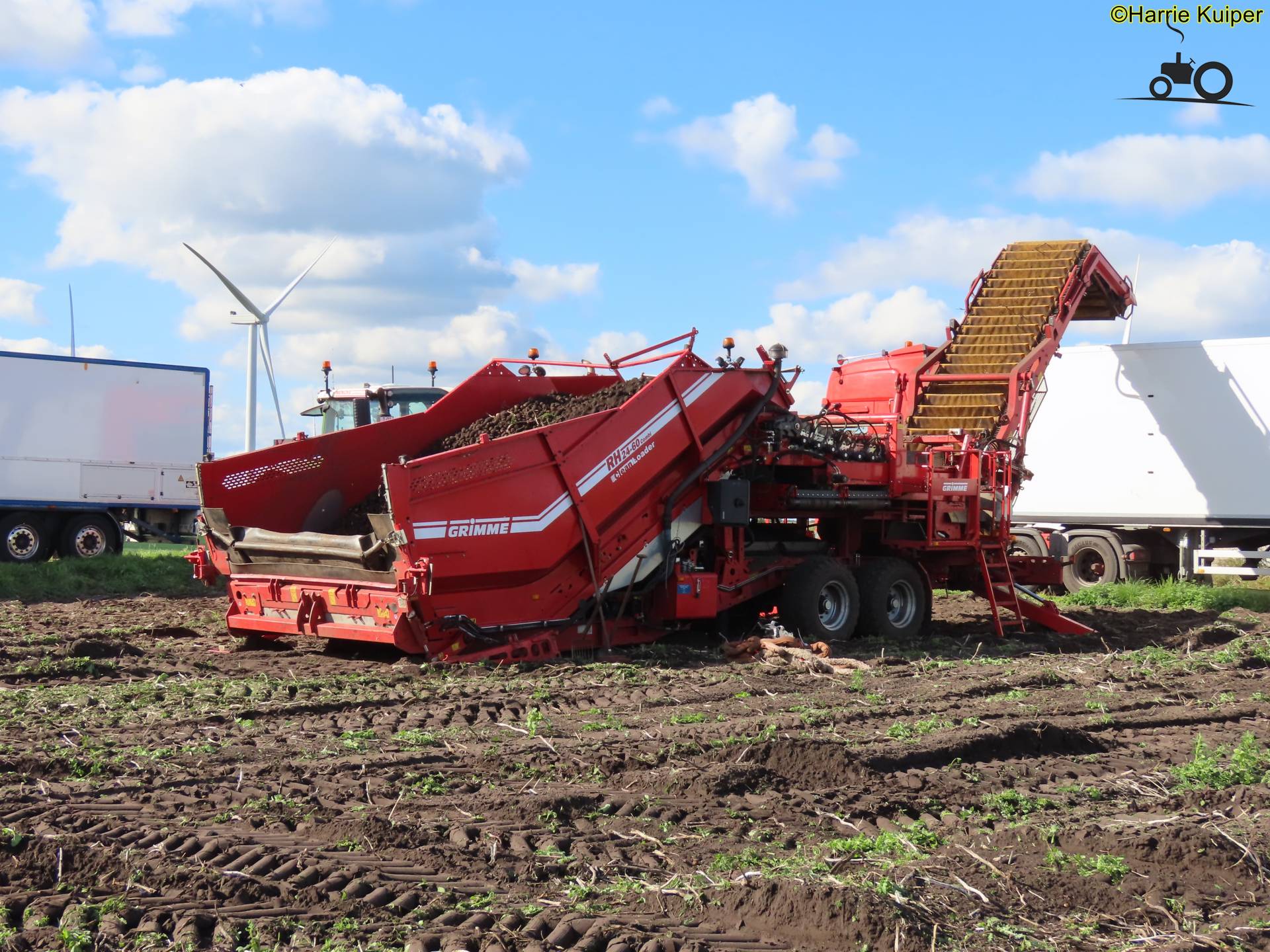 Foto Grimme cleanloader. van Mencke Landbouw BV