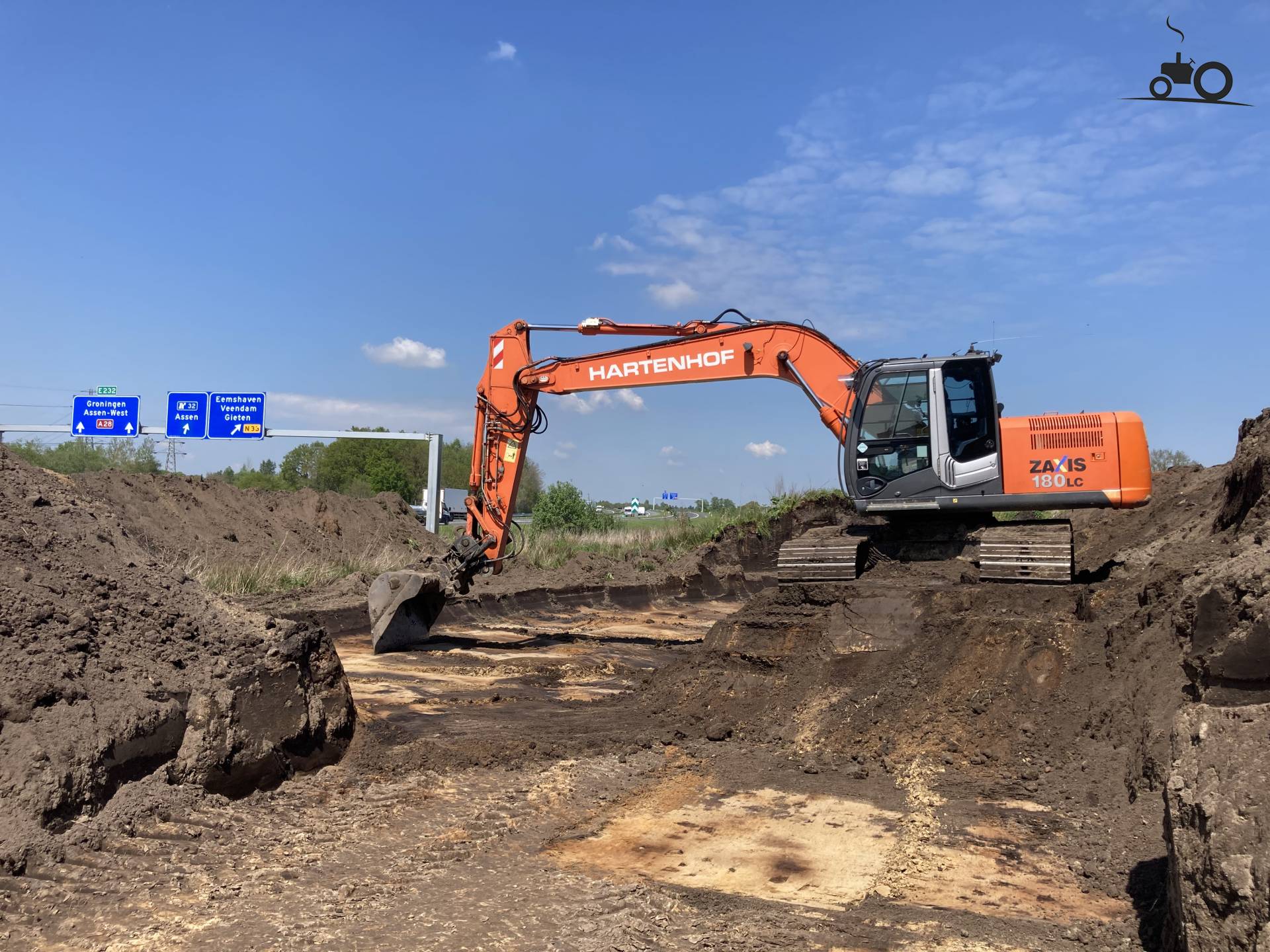 Foto Hitachi Zaxis 180 LC van Gebr. Hartenhof BV