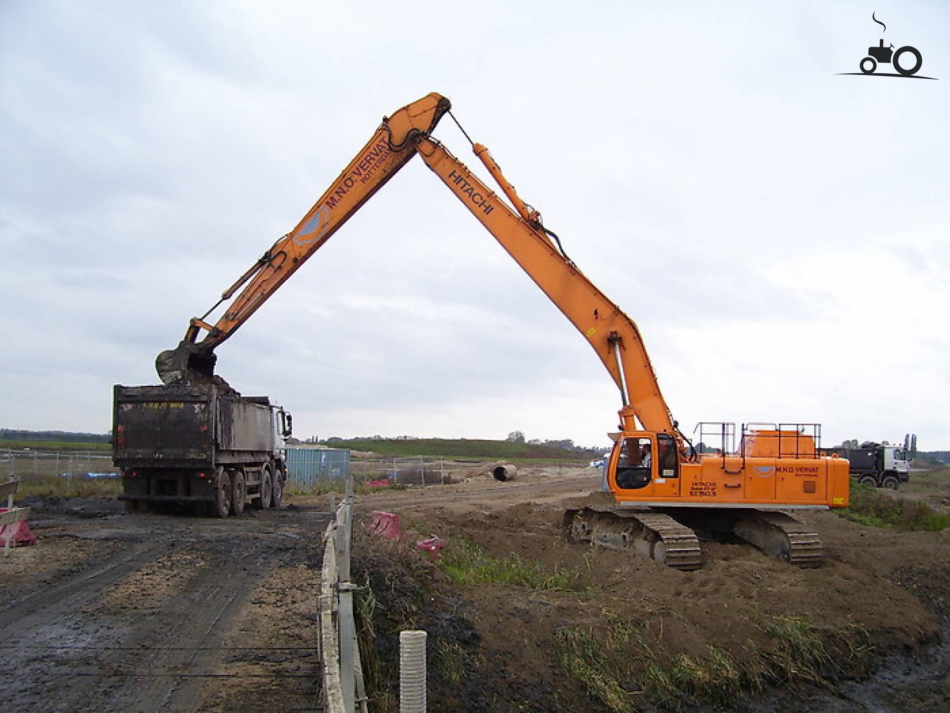 Hitachi EX 700 - United Kingdom - Tractor picture #174837