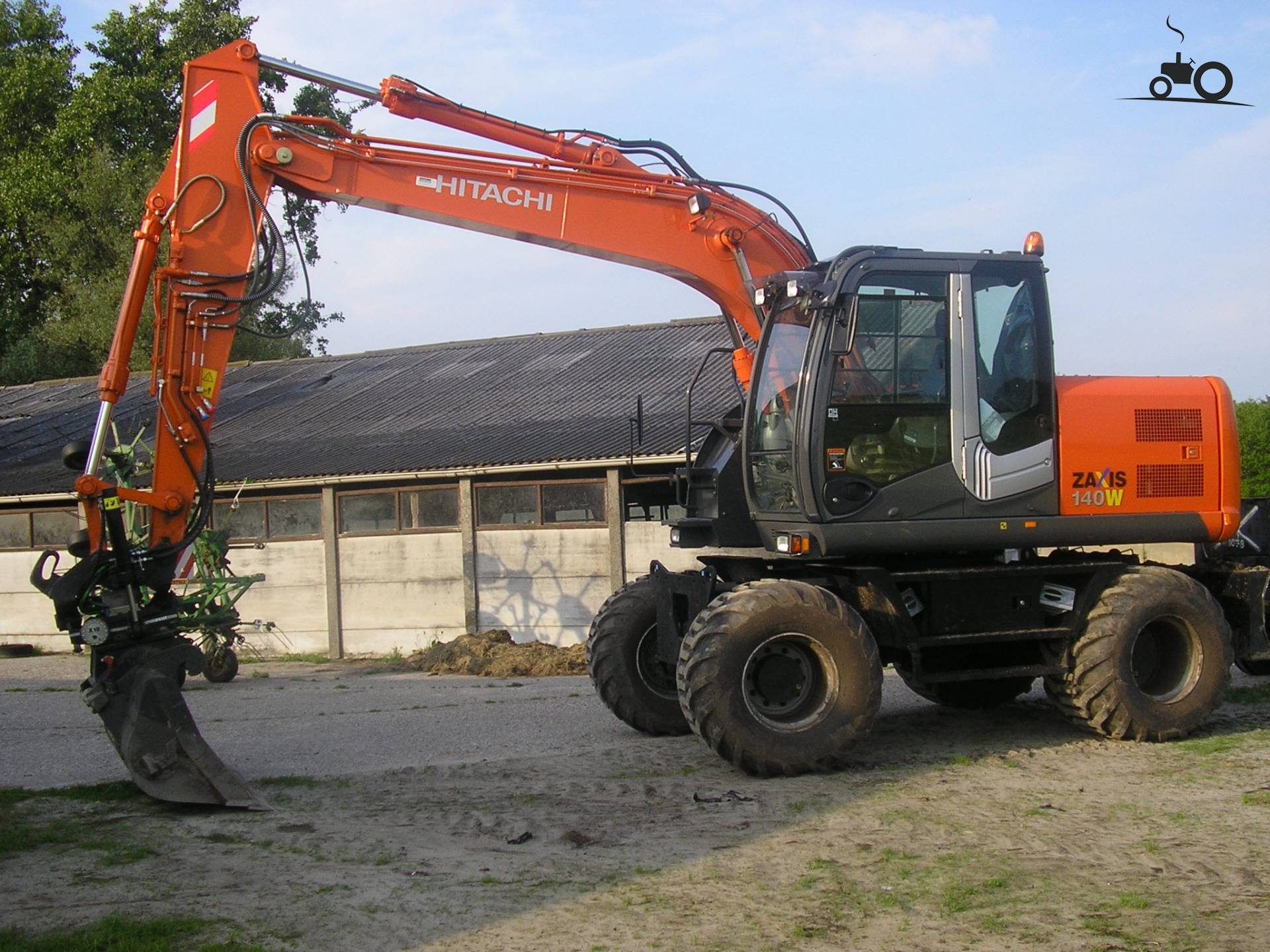 Foto Hitachi Zaxis 140W #331485
