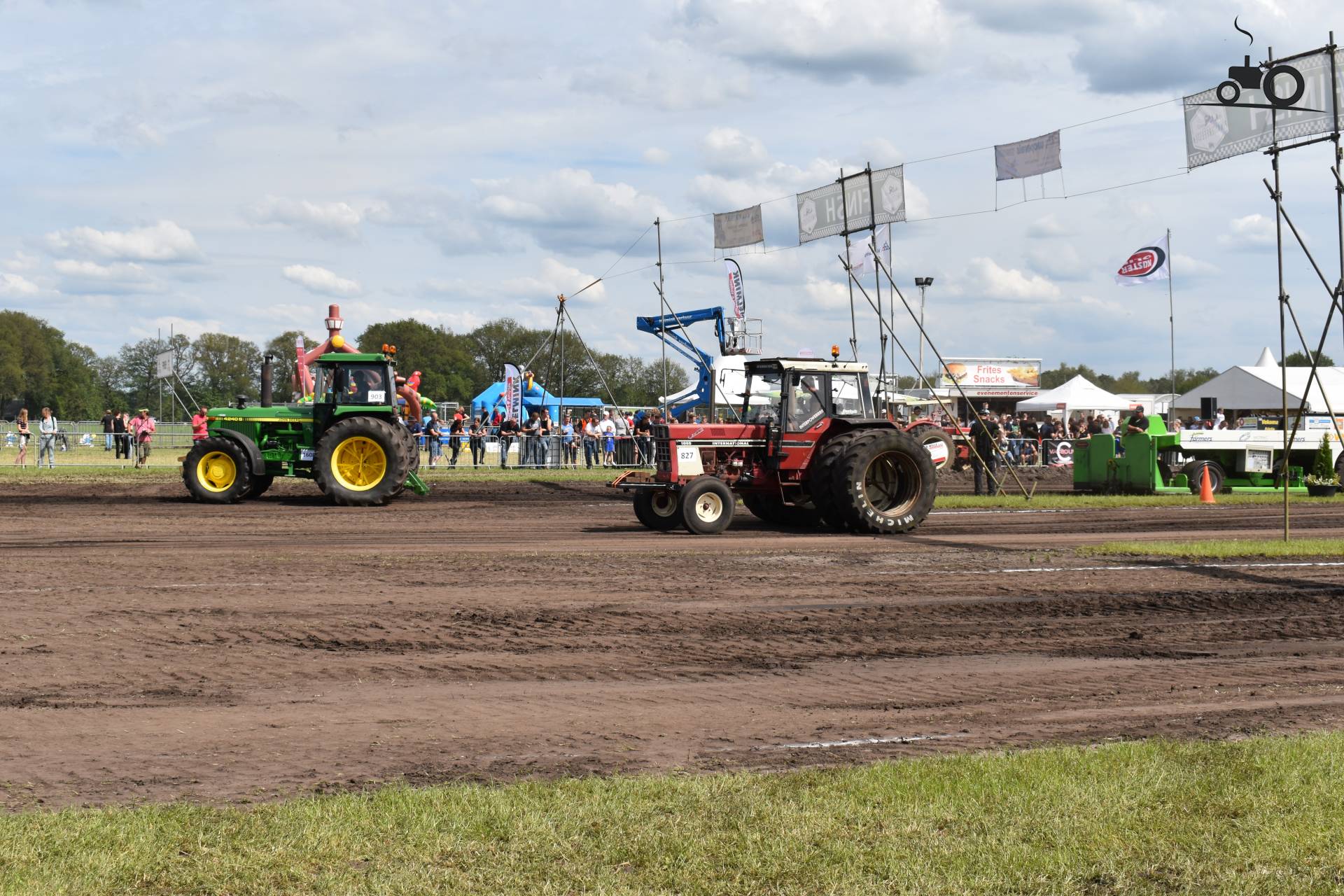 Foto International 1055 #1305140