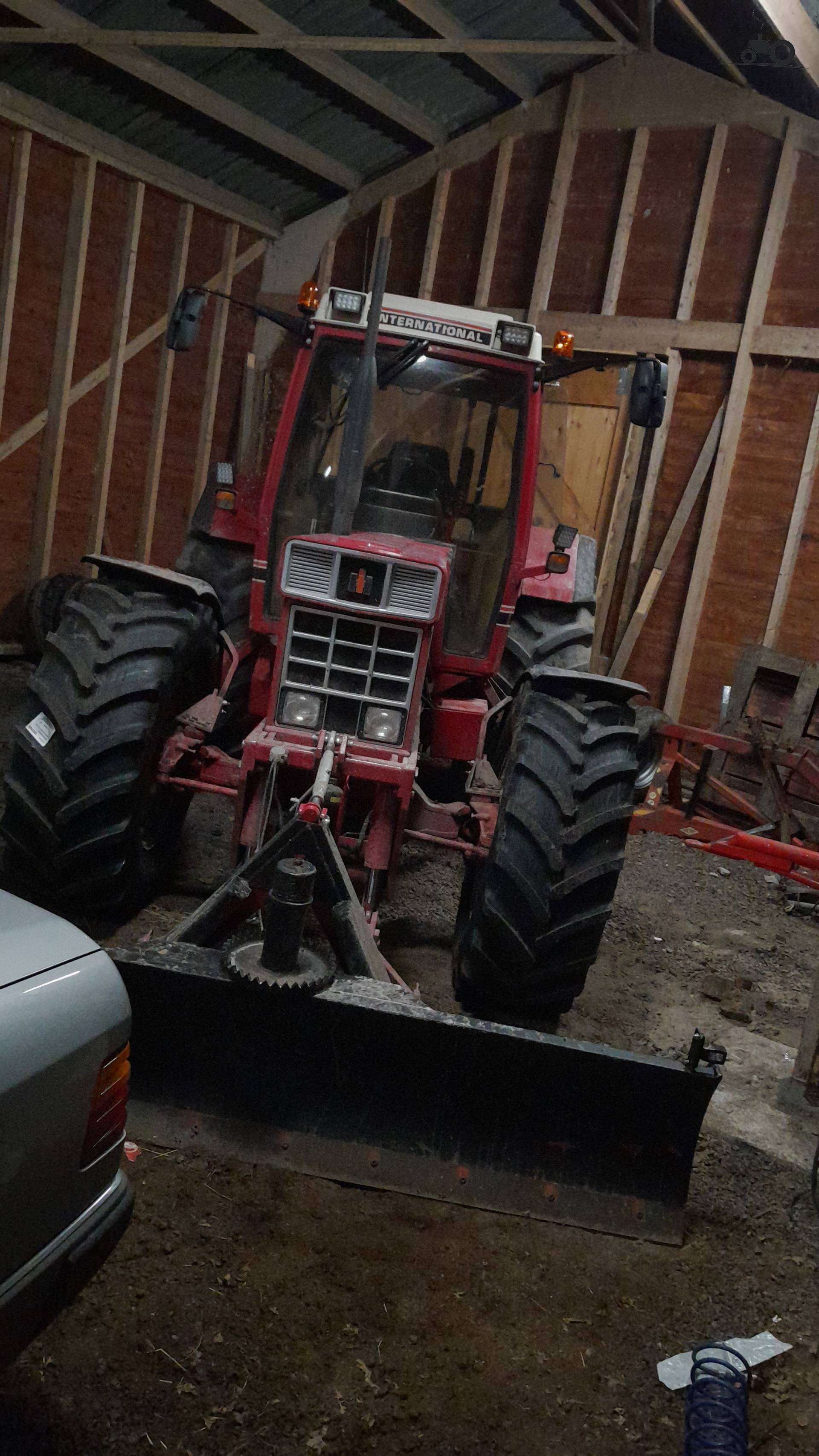 International 1056 XL - France - Tracteur image #1452031