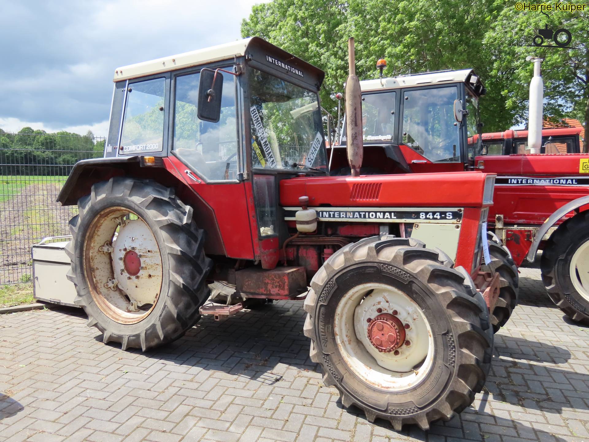 Foto International 844 S #1475092