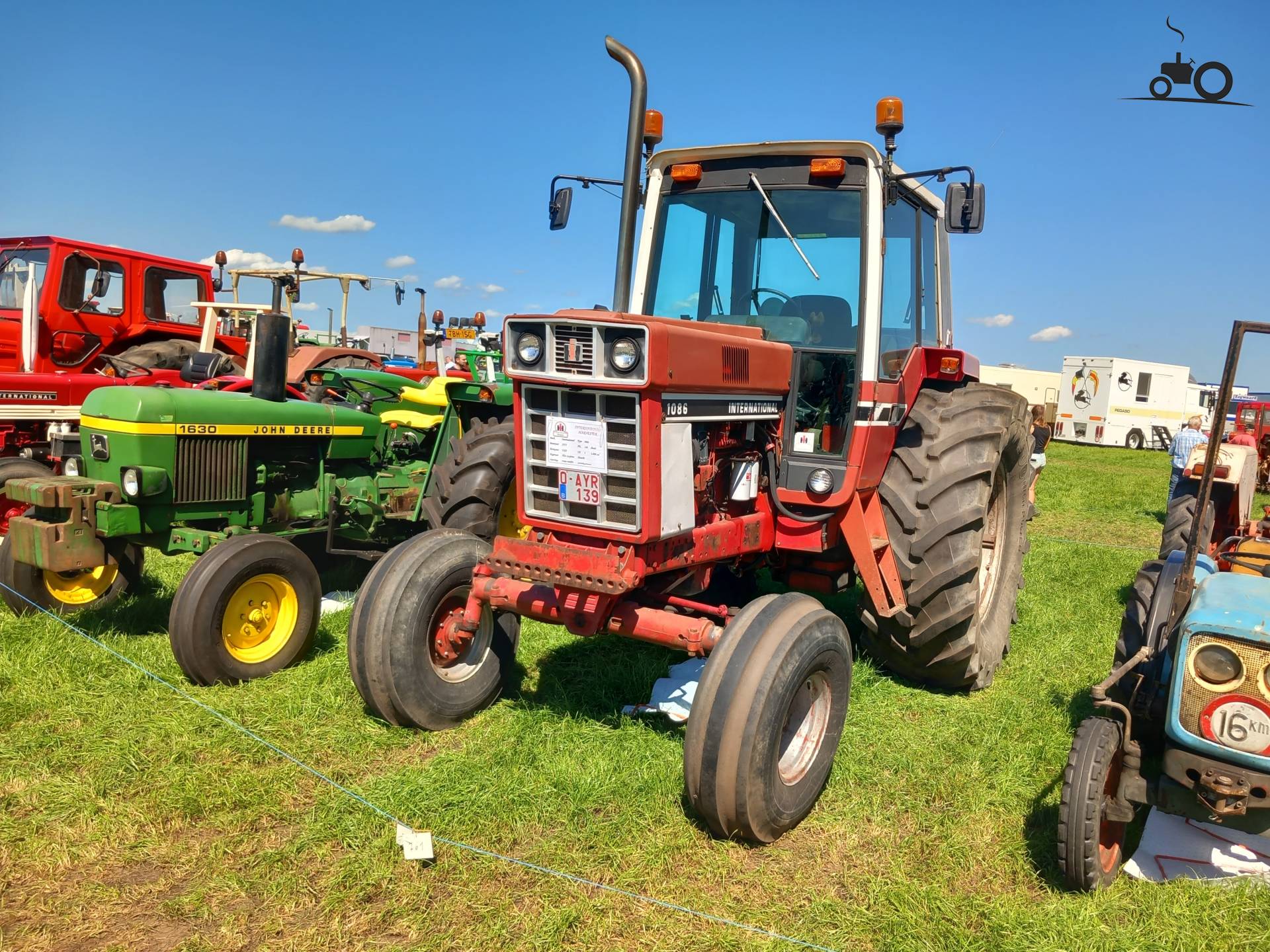 Foto International 1086 #1550930