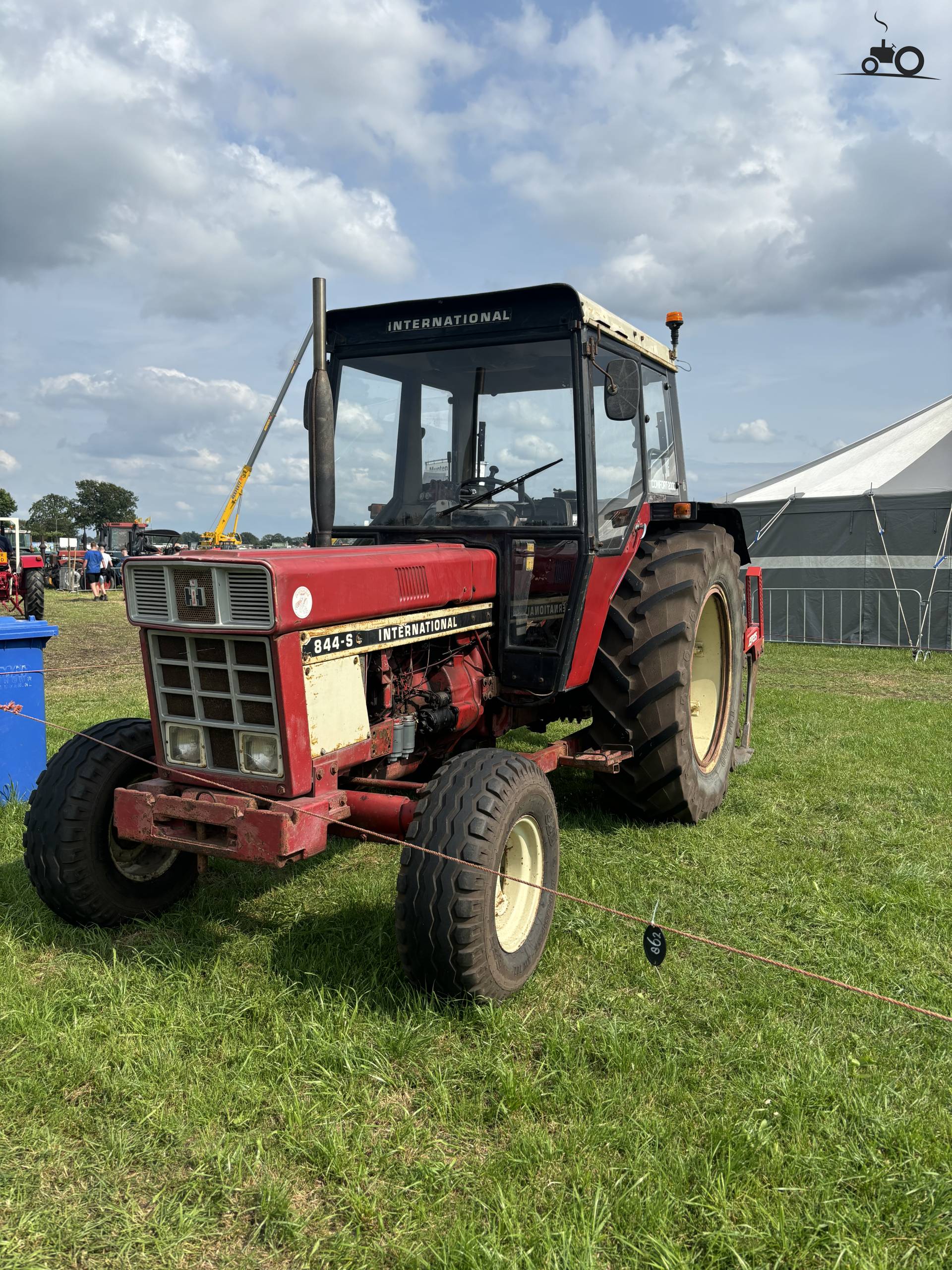 Foto International 844 S #1578571