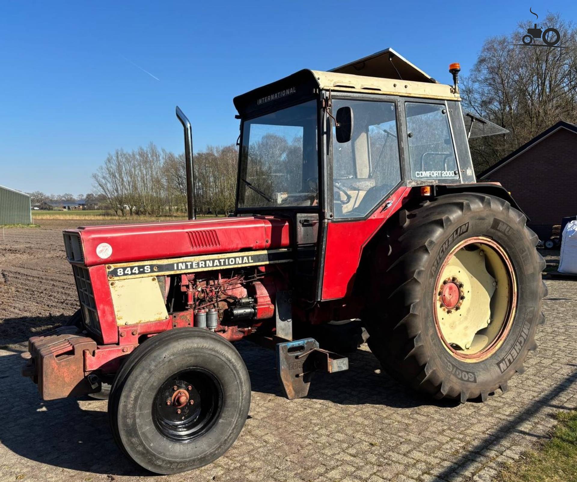 Foto International 844 S #1612651