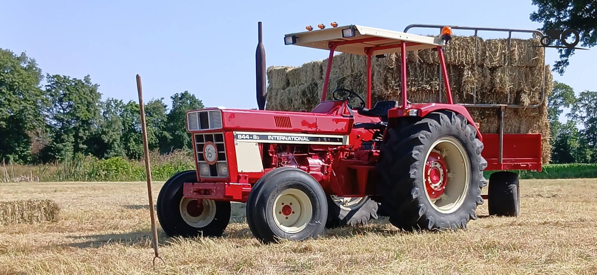 Foto International 844 S #1625330