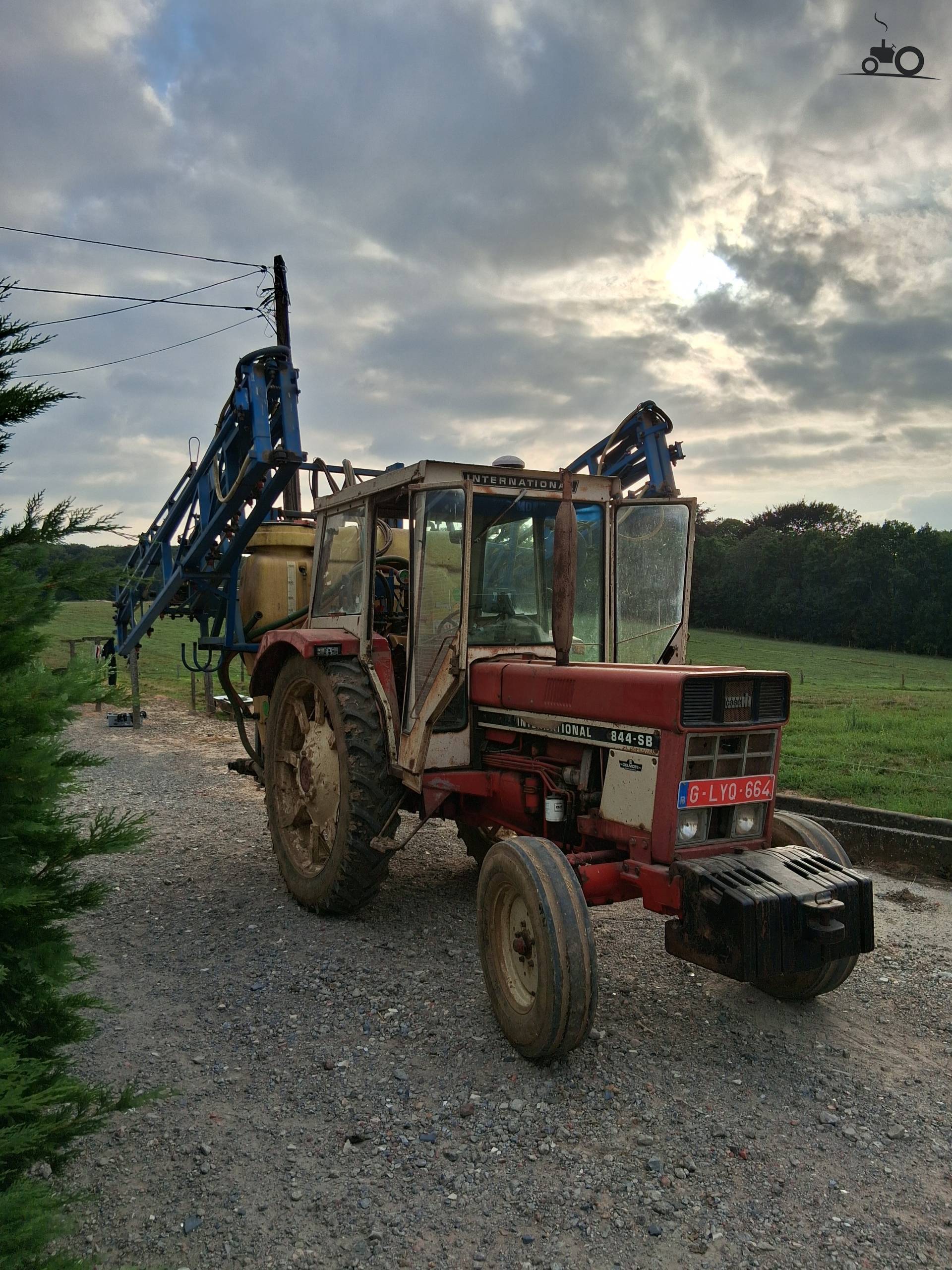 Foto International 844 S #1632271