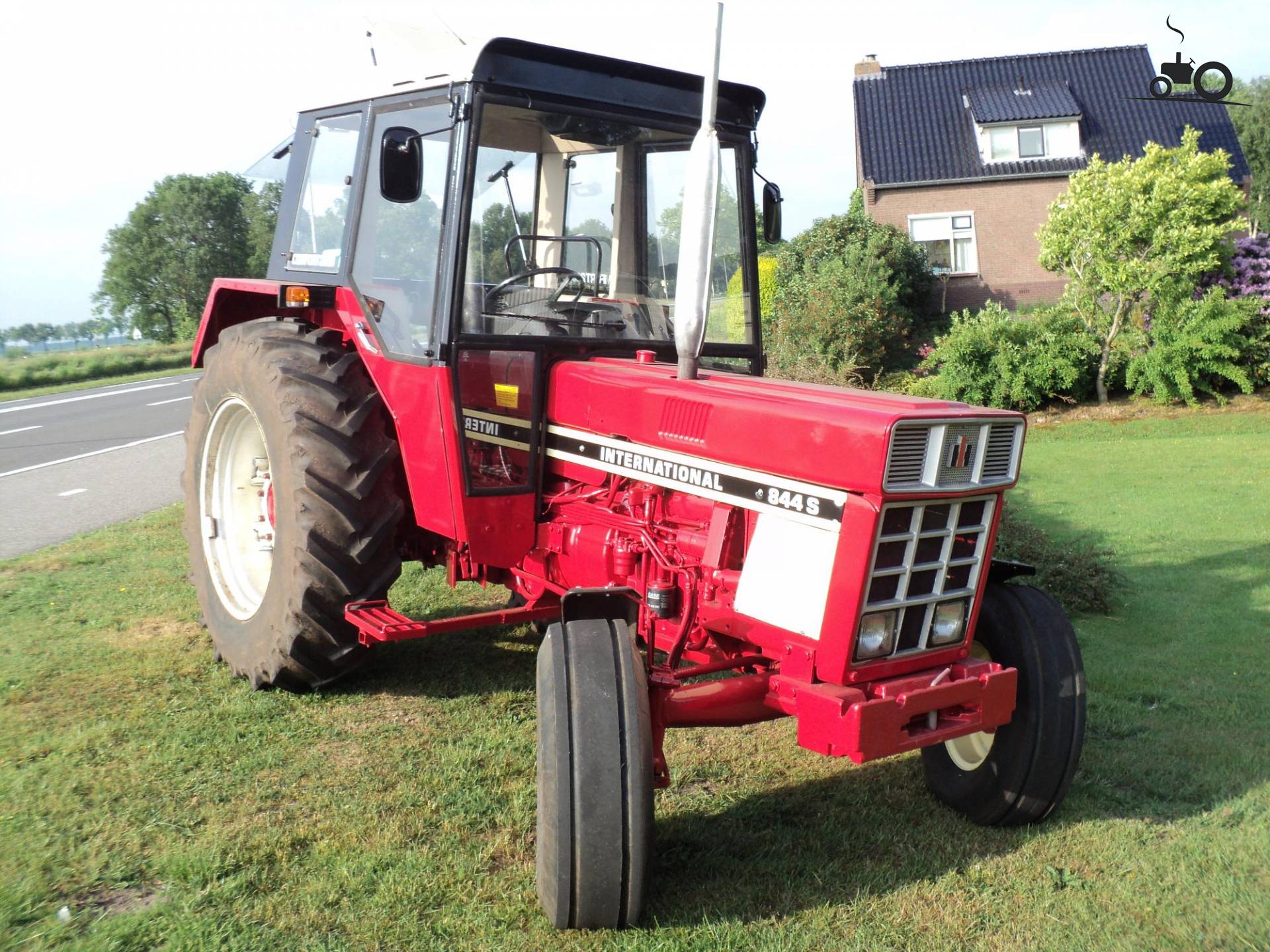 International 844 S - United Kingdom - Tractor picture #366050