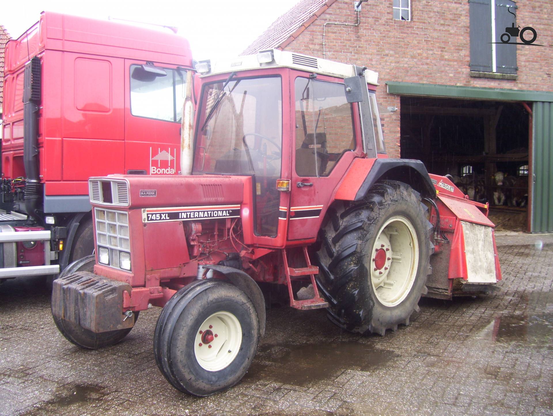Foto International 745 XL #385137