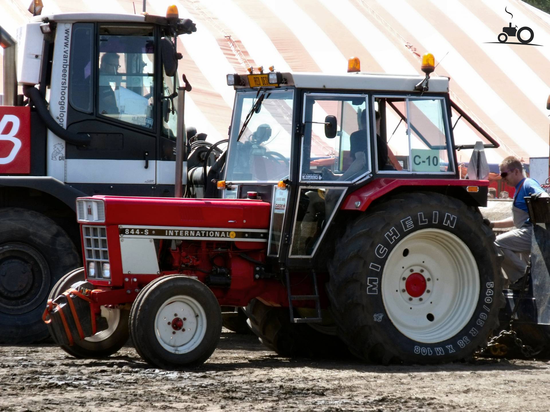 Foto International 844 S #496892