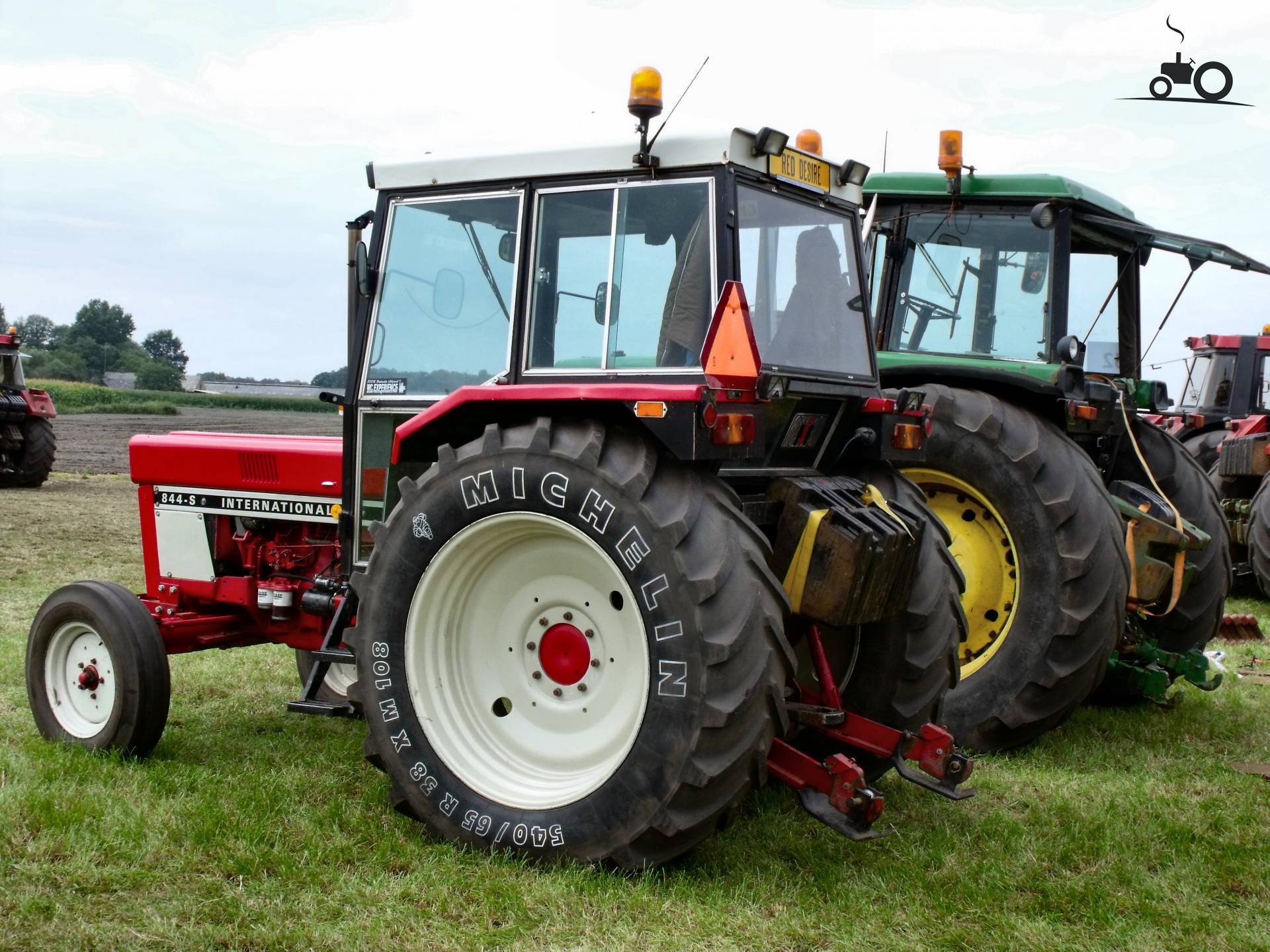 Foto International 844 S #523564