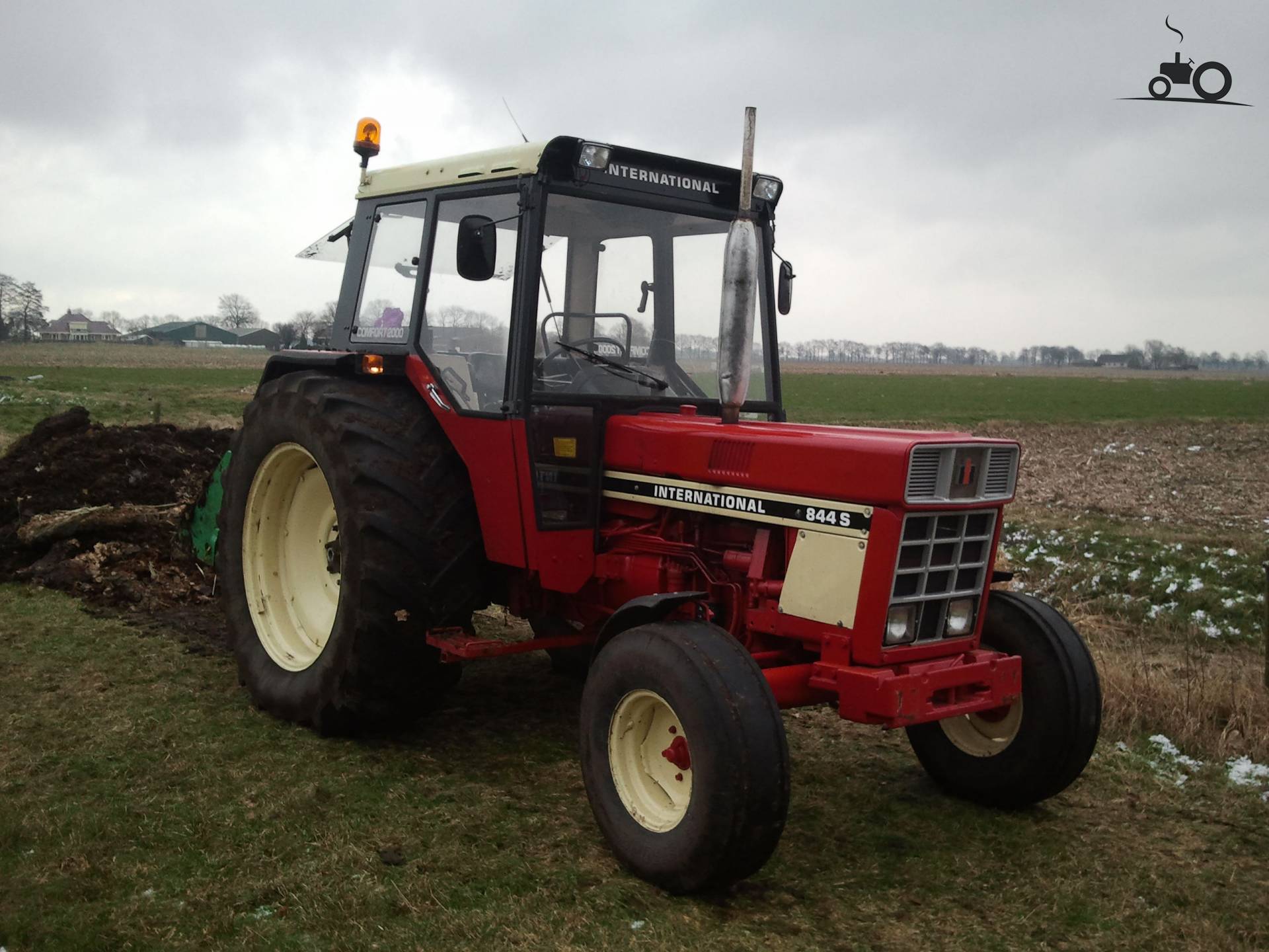 Foto International 844 S #596821