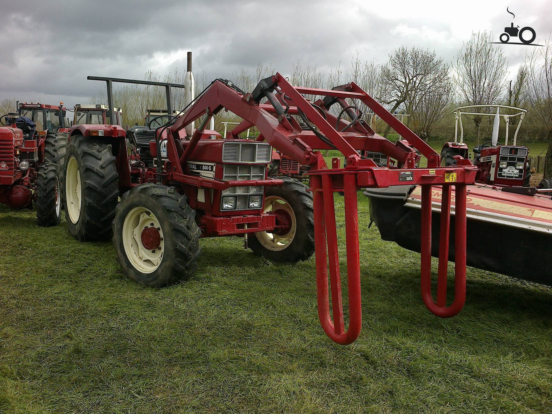 Foto International 844 S #619261