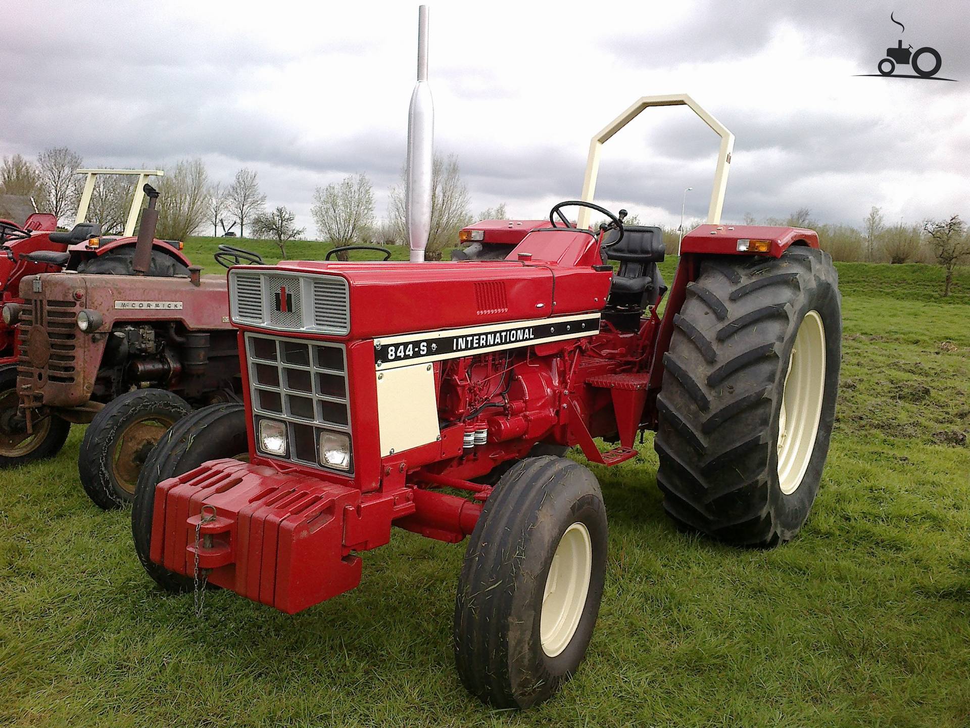International 844 S United Kingdom Tractor Picture 619263