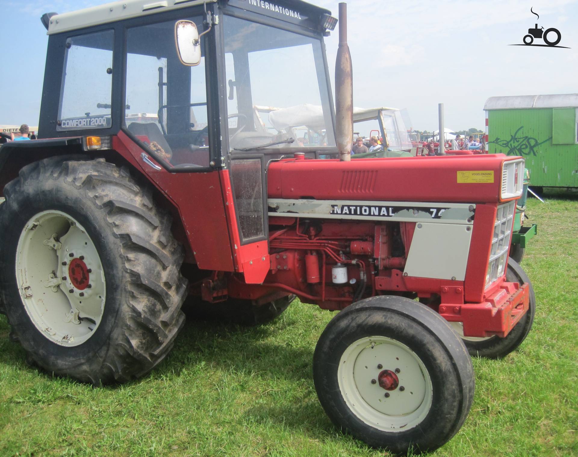 Foto International 744 #675025