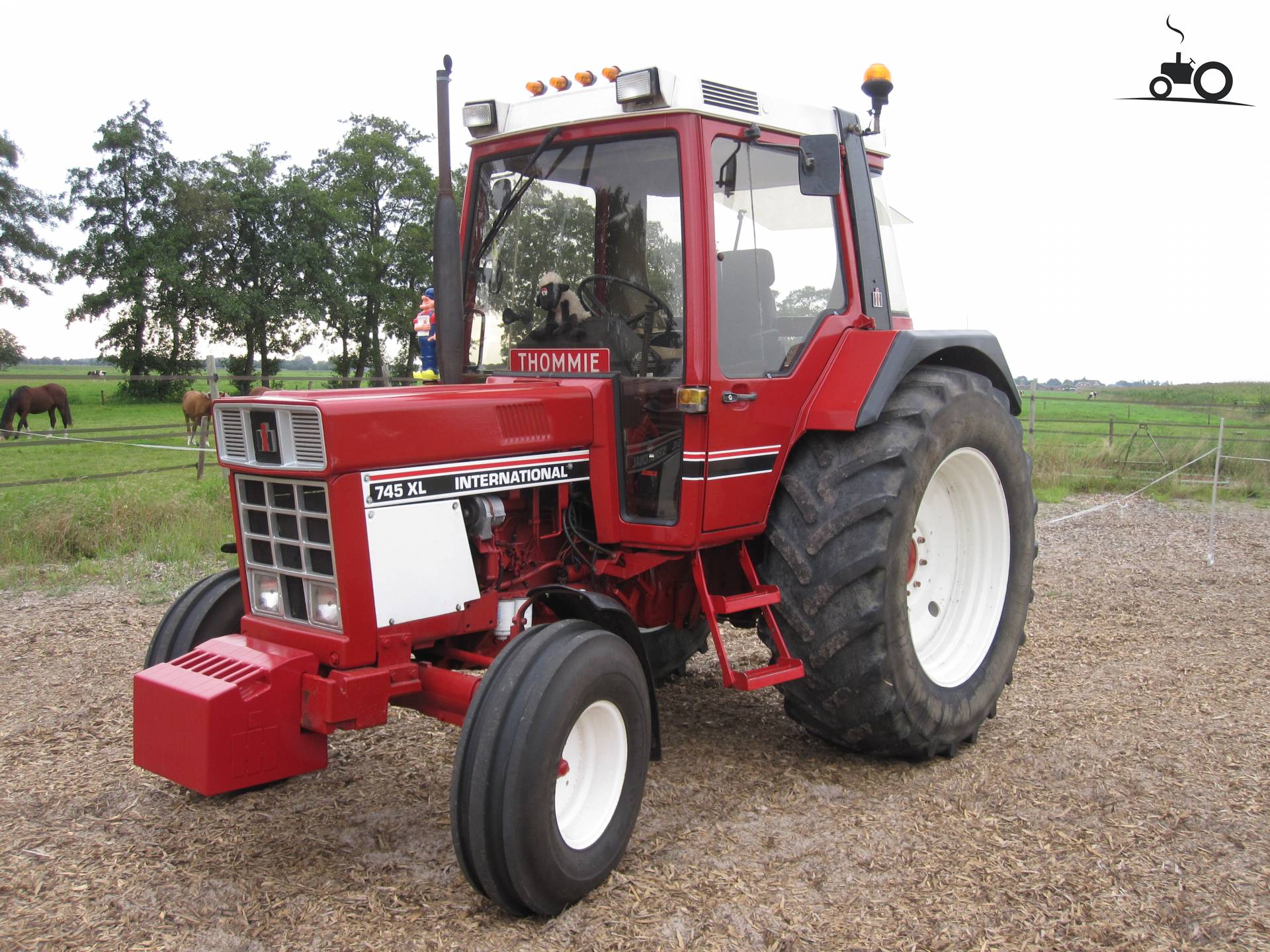 Foto International 745 XL #679752
