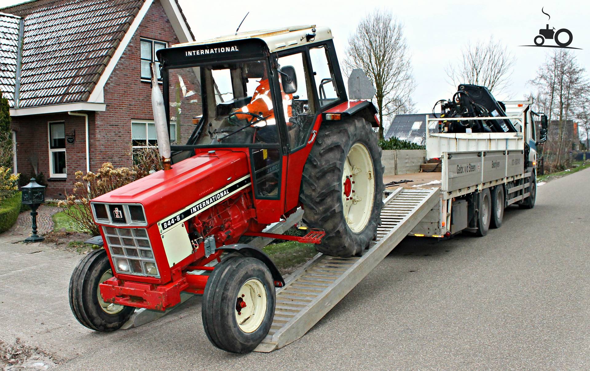 Foto International 844 S #723364