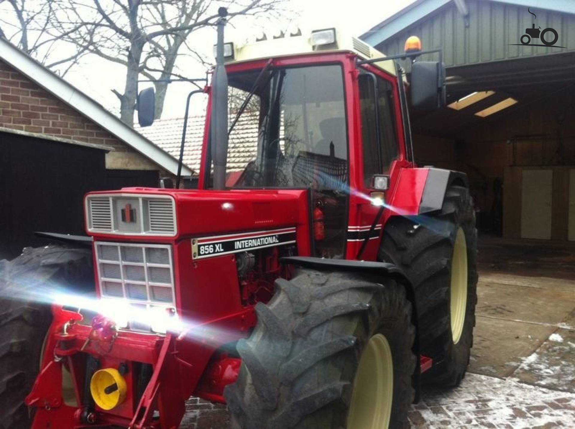 International 856 XL - United Kingdom - Tractor picture #733166