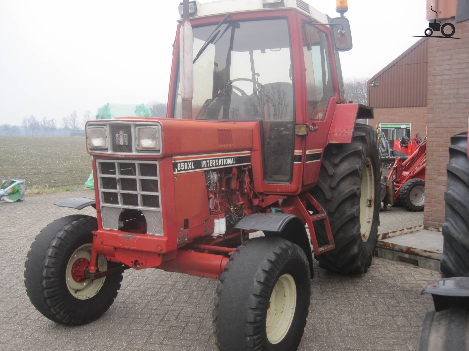 Foto International 856 XL #743728