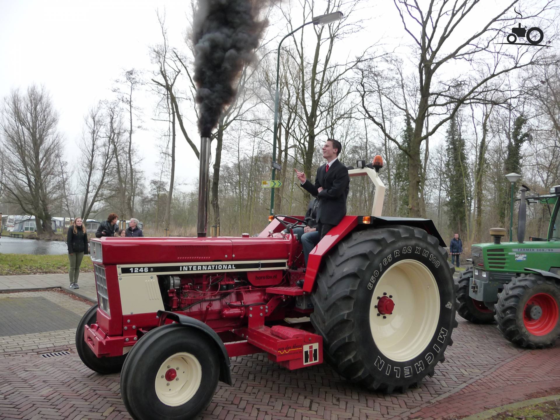 Foto International 1246 #747703