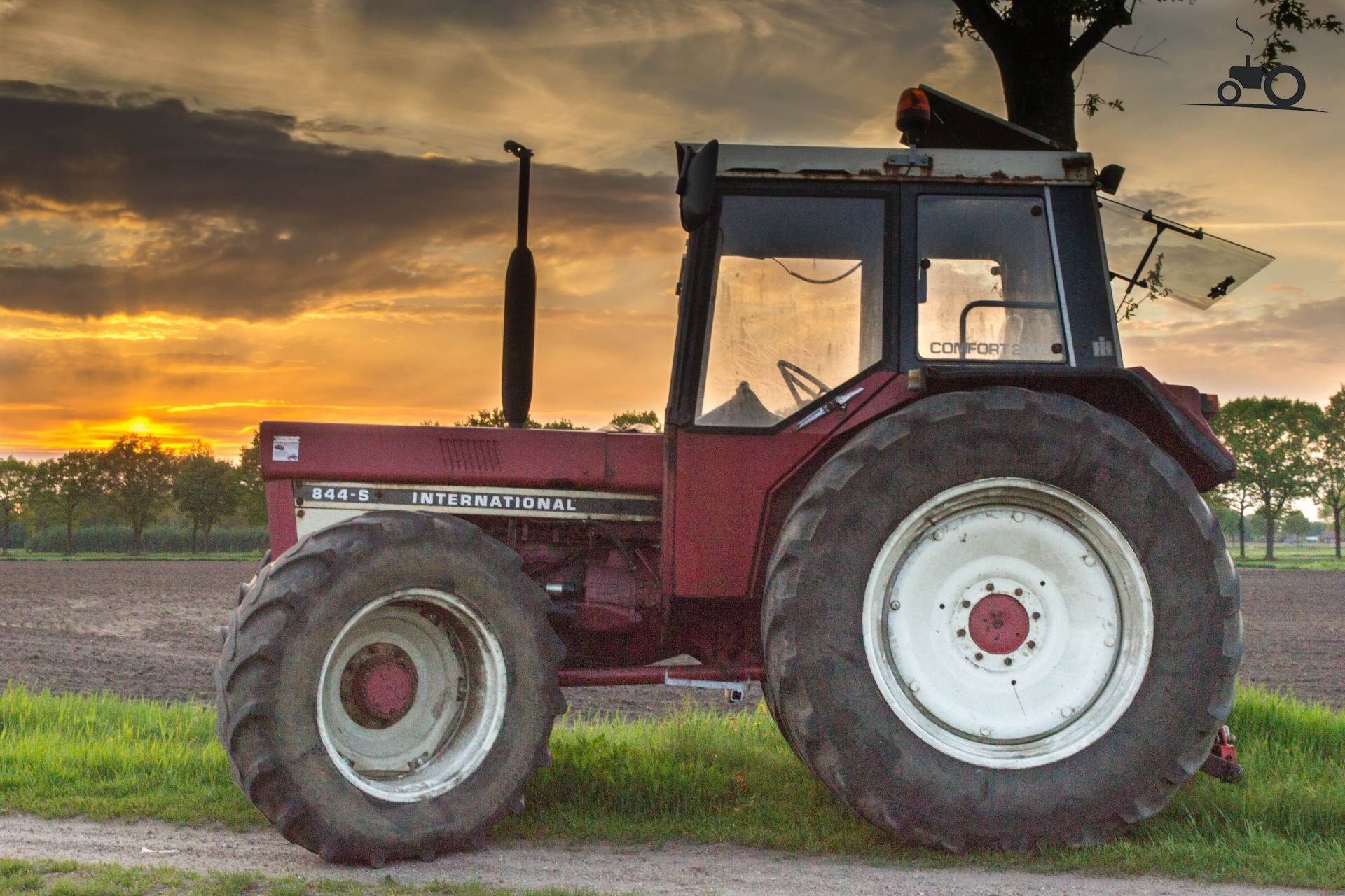 Foto International 844 S #758633