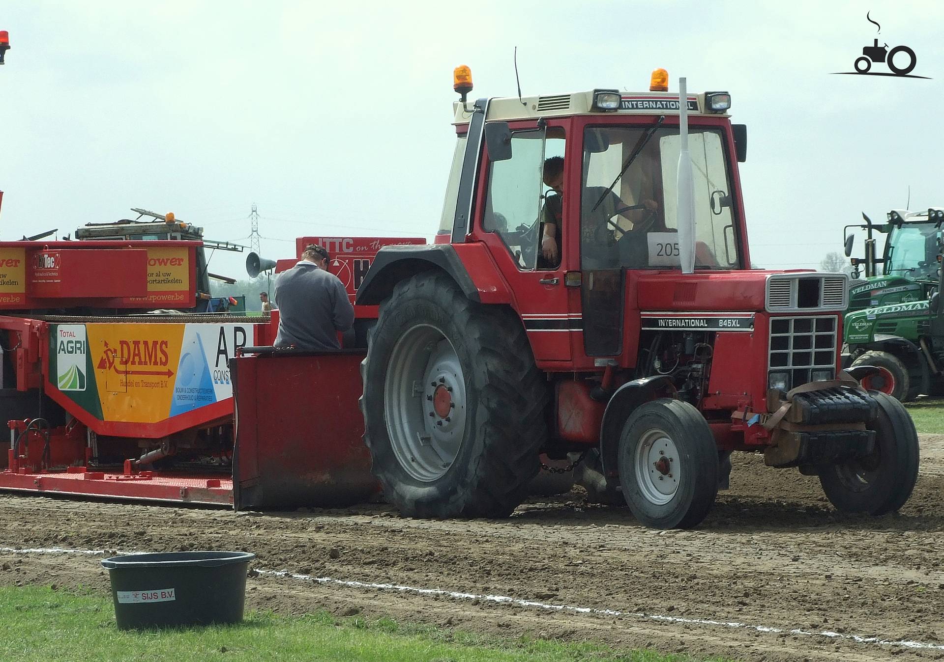 International 845 XL
