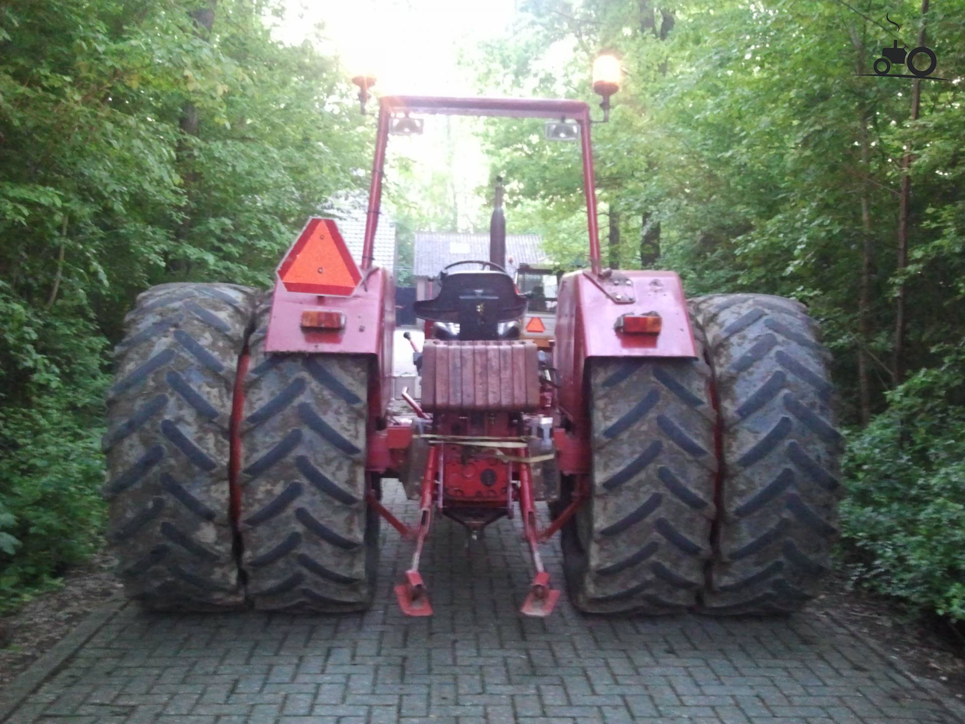 Foto International 744 #759385