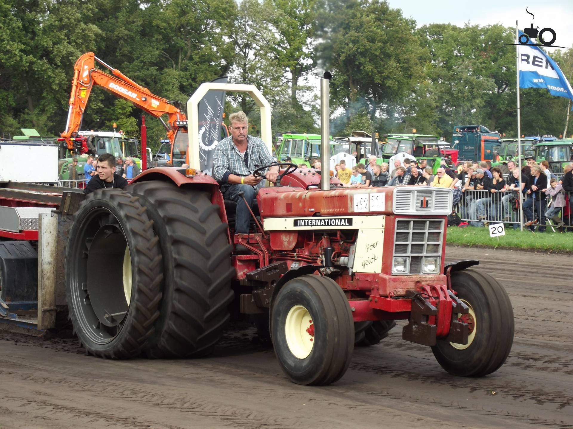 Foto International 1246 #796776