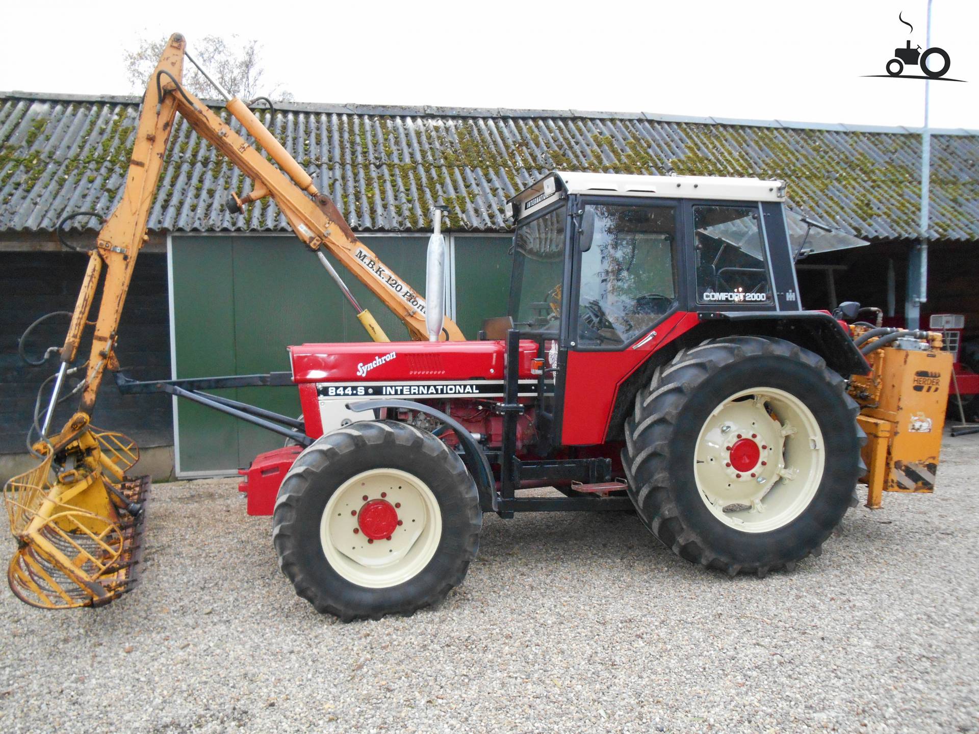 Foto International 844 S #811384