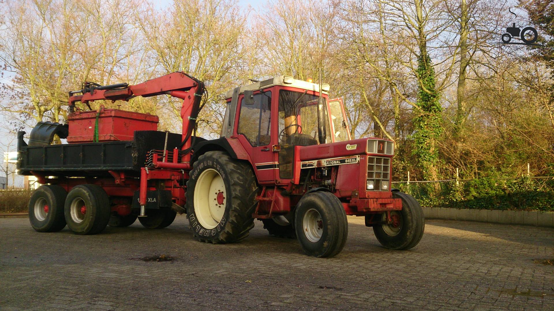 Foto International 845 XL van Loonbedrijf Teun Vos