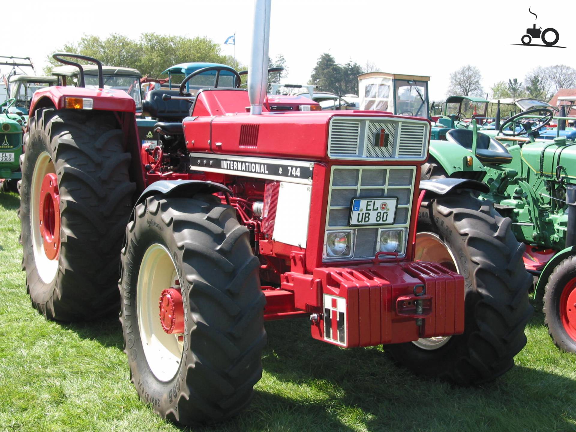 Foto International 744 #819771