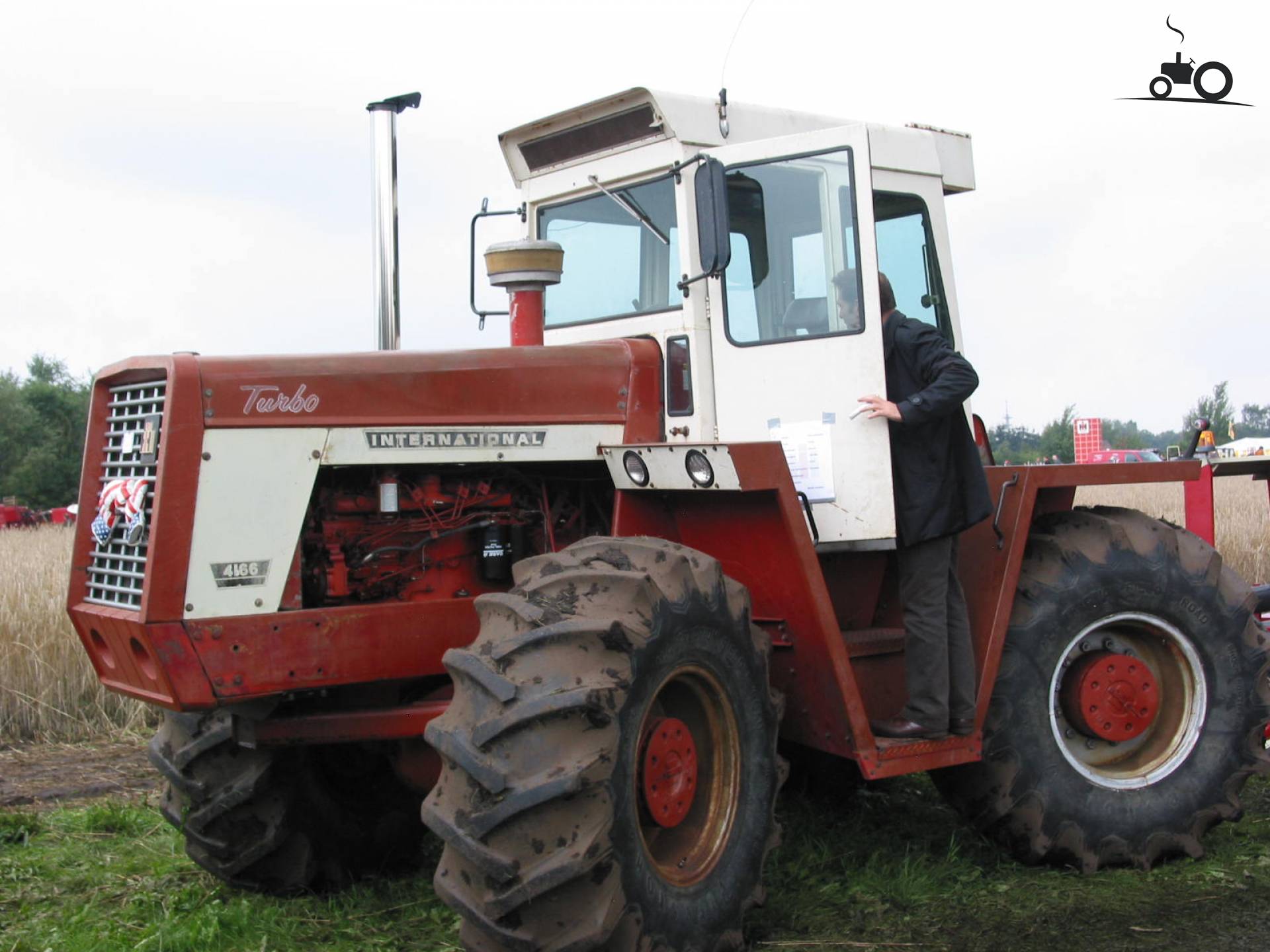 International 4166 - United Kingdom - Tractor picture #820688