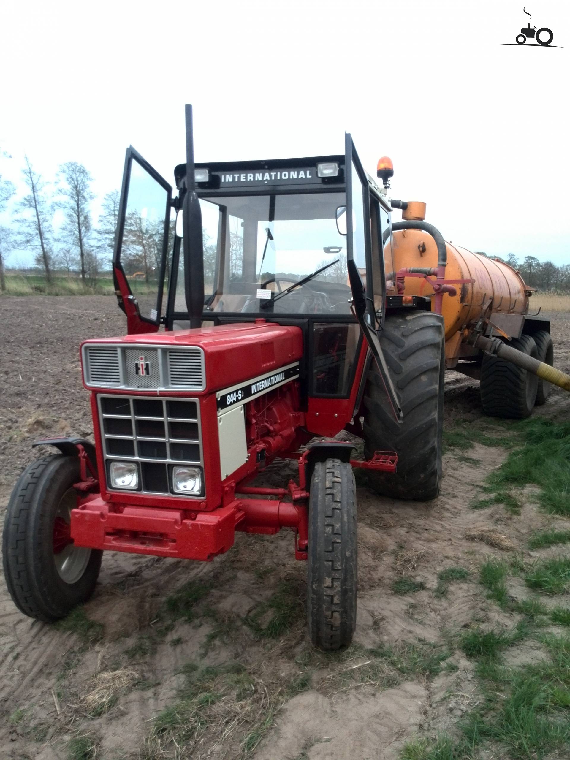 Foto International 844 S #837406