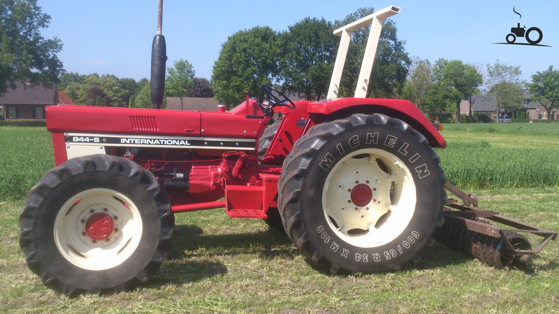 Foto International 844 S #860443