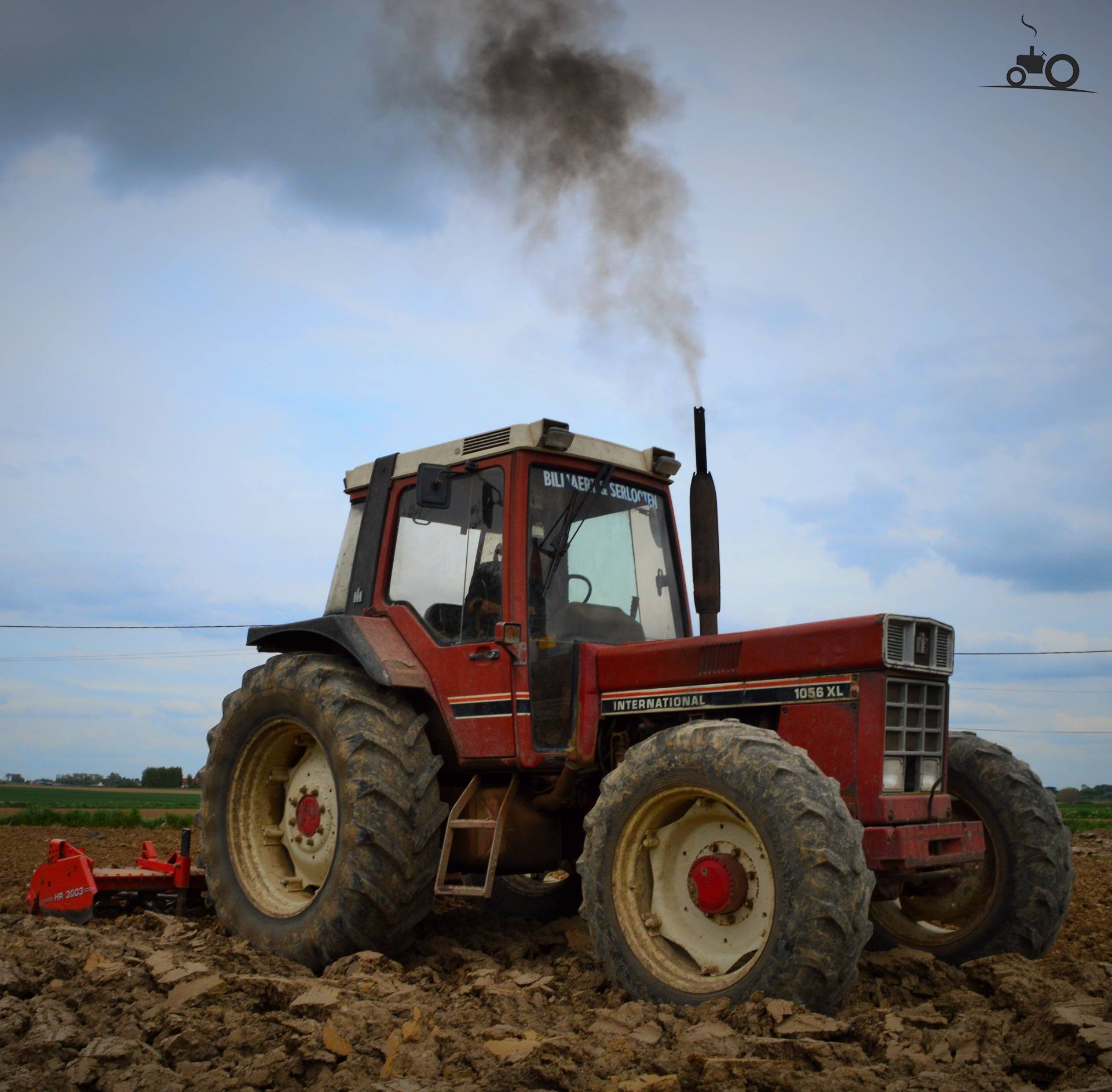 International 1056 XL