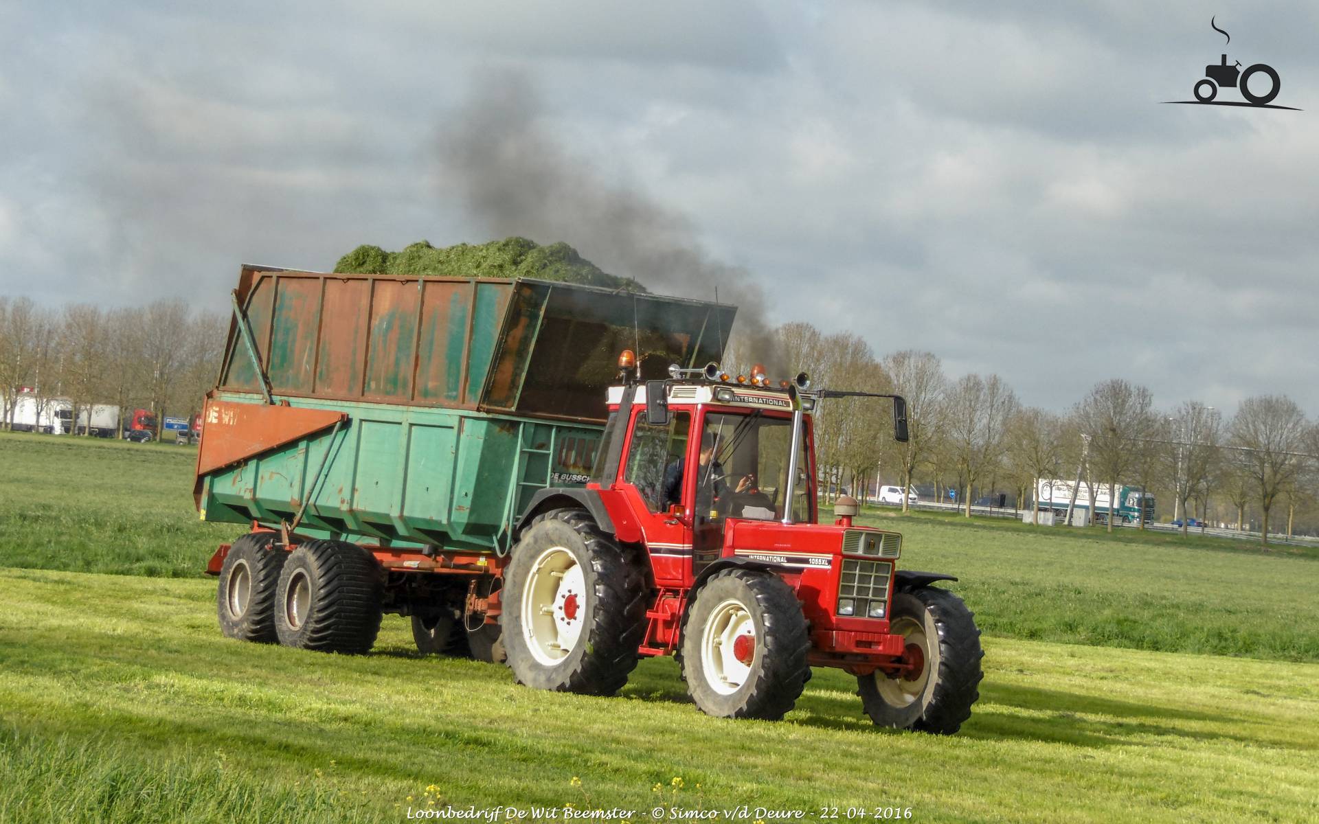 International 1055 XL - United Kingdom - Tractor picture #963899