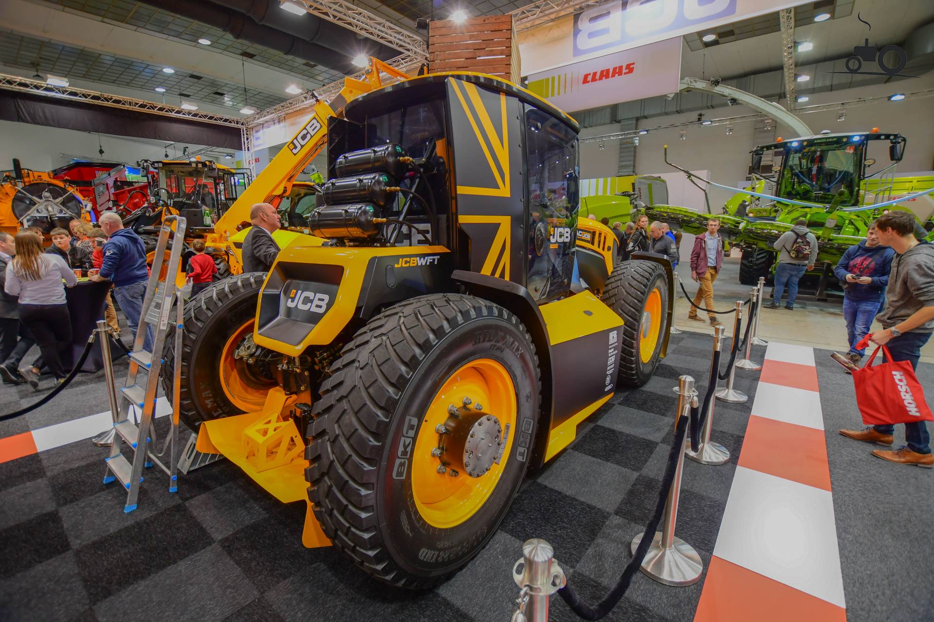 Foto JCB Fastrac 8330 #1325340