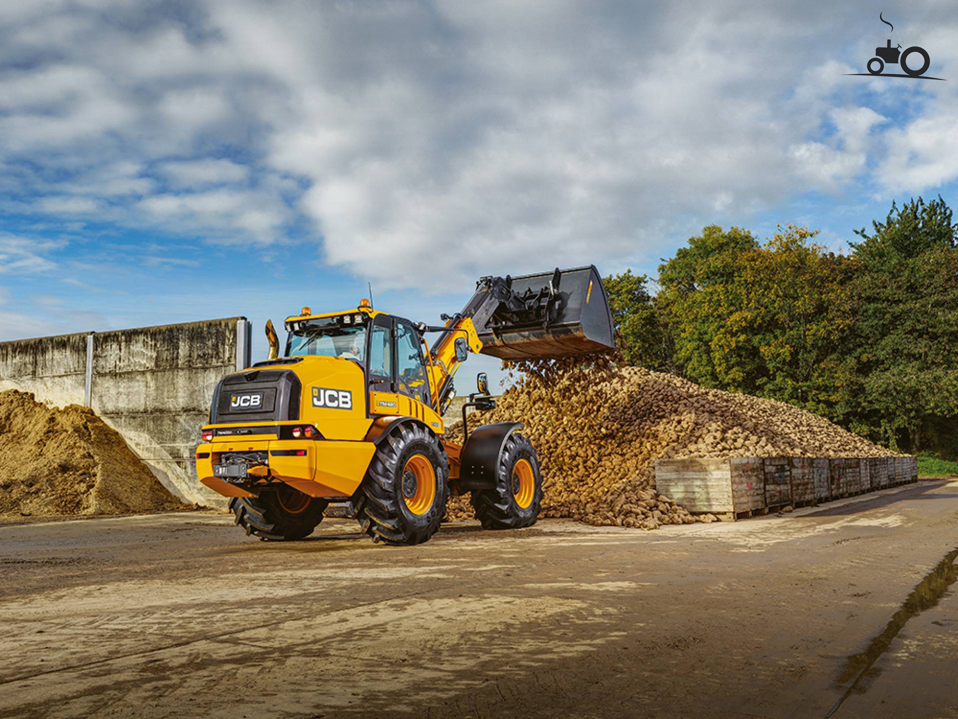 Foto JCB TM 320 van Agri Trader
