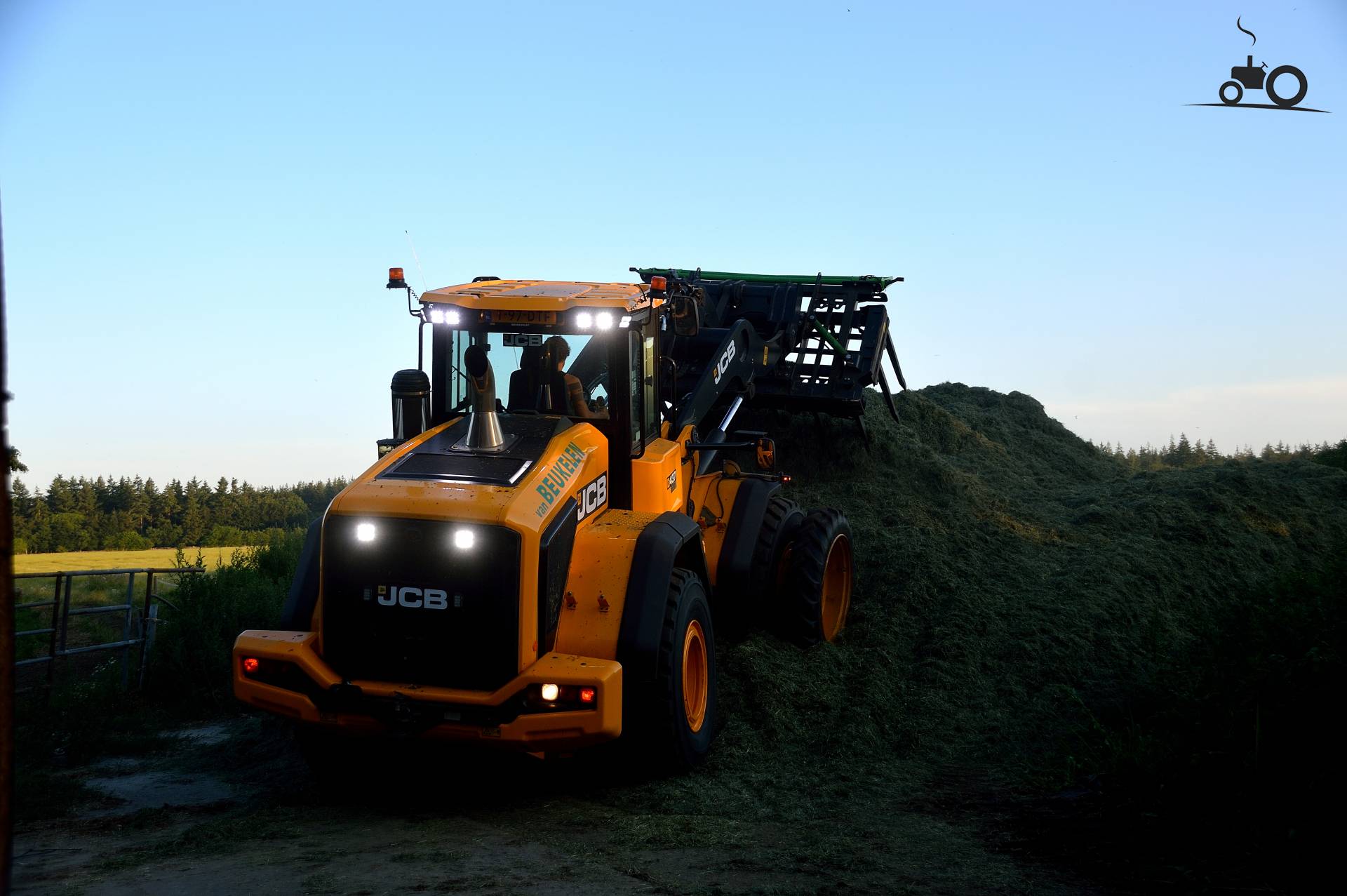 Foto JCB 437 (shovel) van Loonbedrijf V. Beukelen