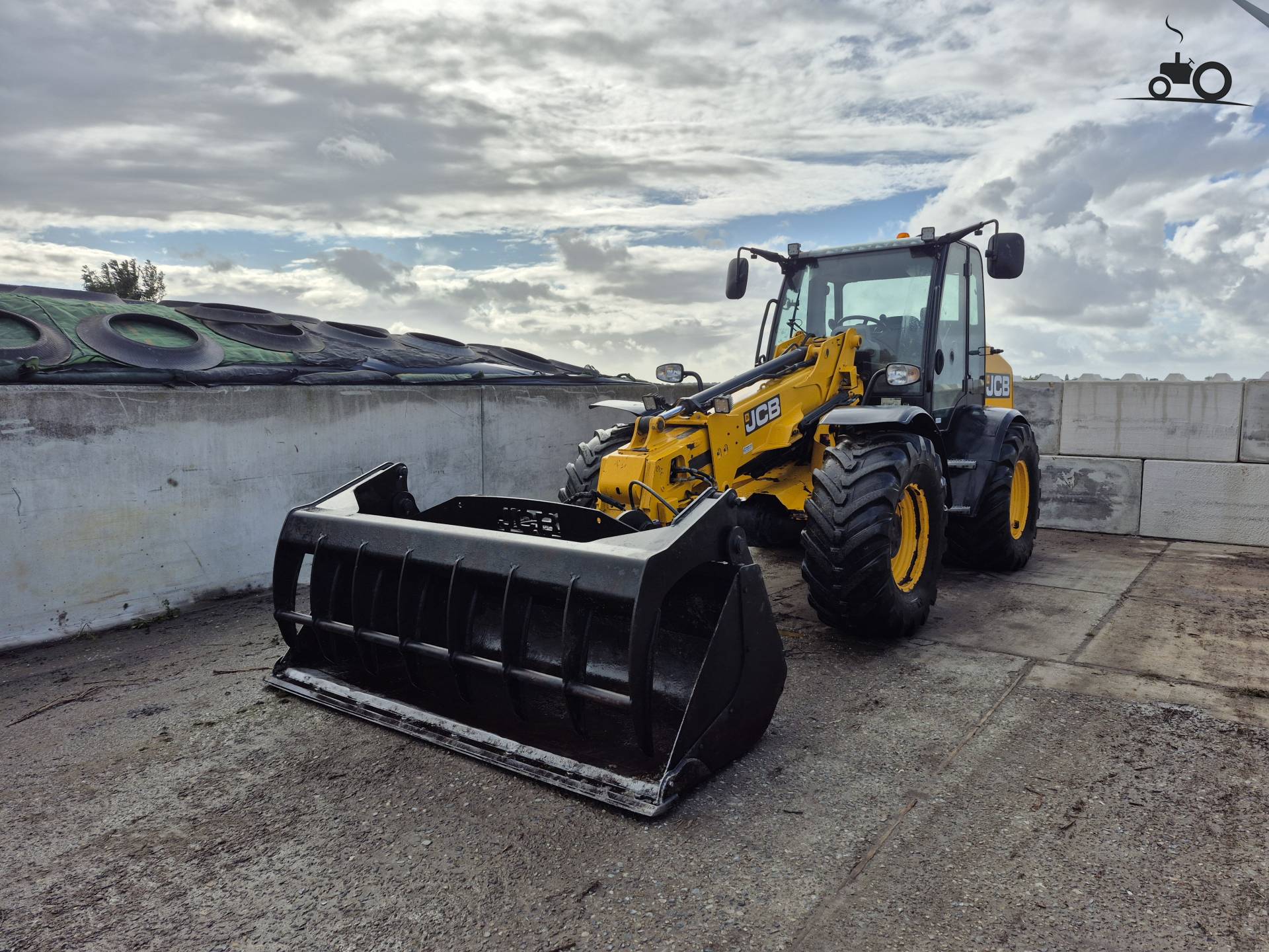 JCB TM 320