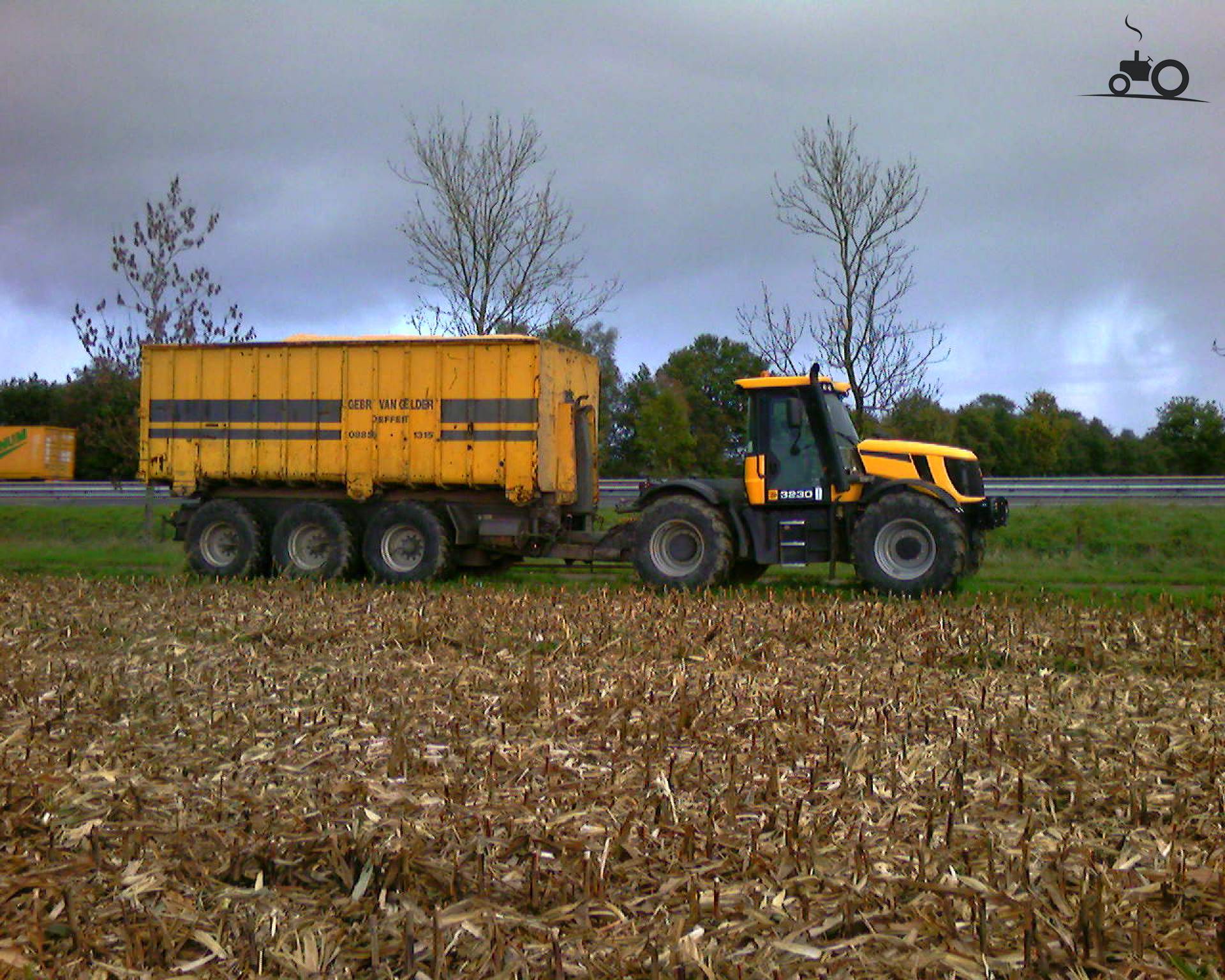 Foto JCB Fastrac 3230 van Loonbedrijf Gebr. Van Gelder Oeffelt