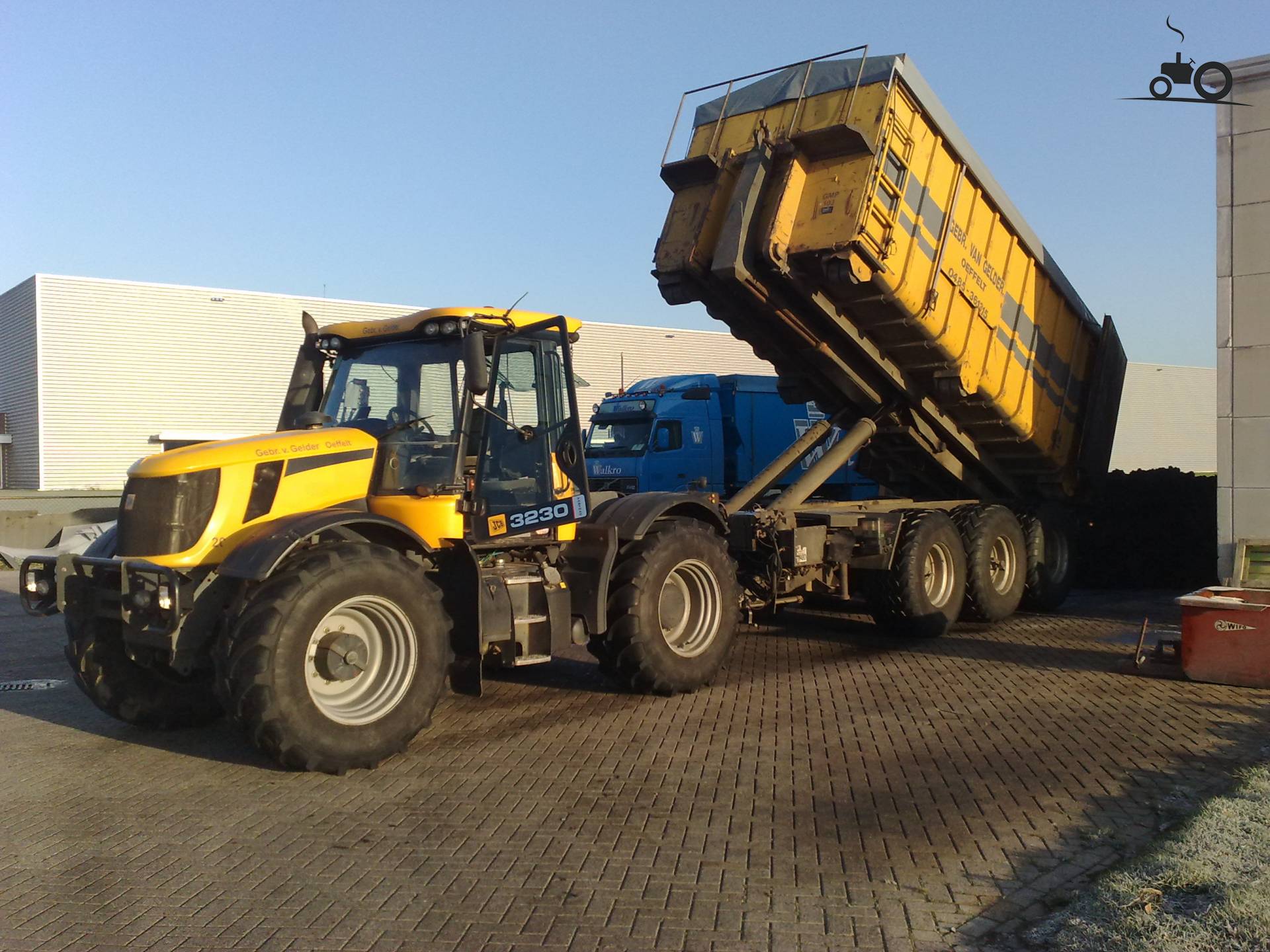 Foto JCB Fastrac 3230 van Loonbedrijf Gebr. Van Gelder Oeffelt