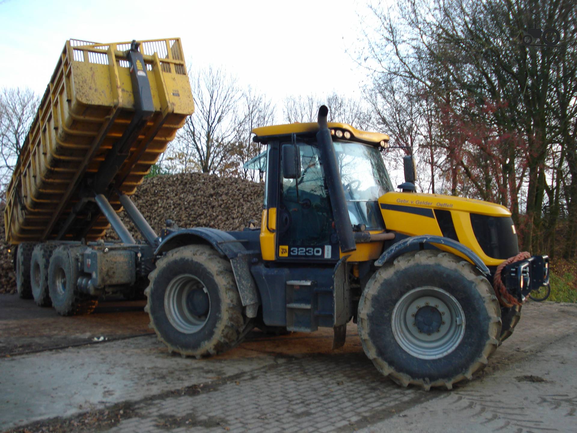 Foto JCB Fastrac 3230 van Loonbedrijf Gebr. Van Gelder Oeffelt