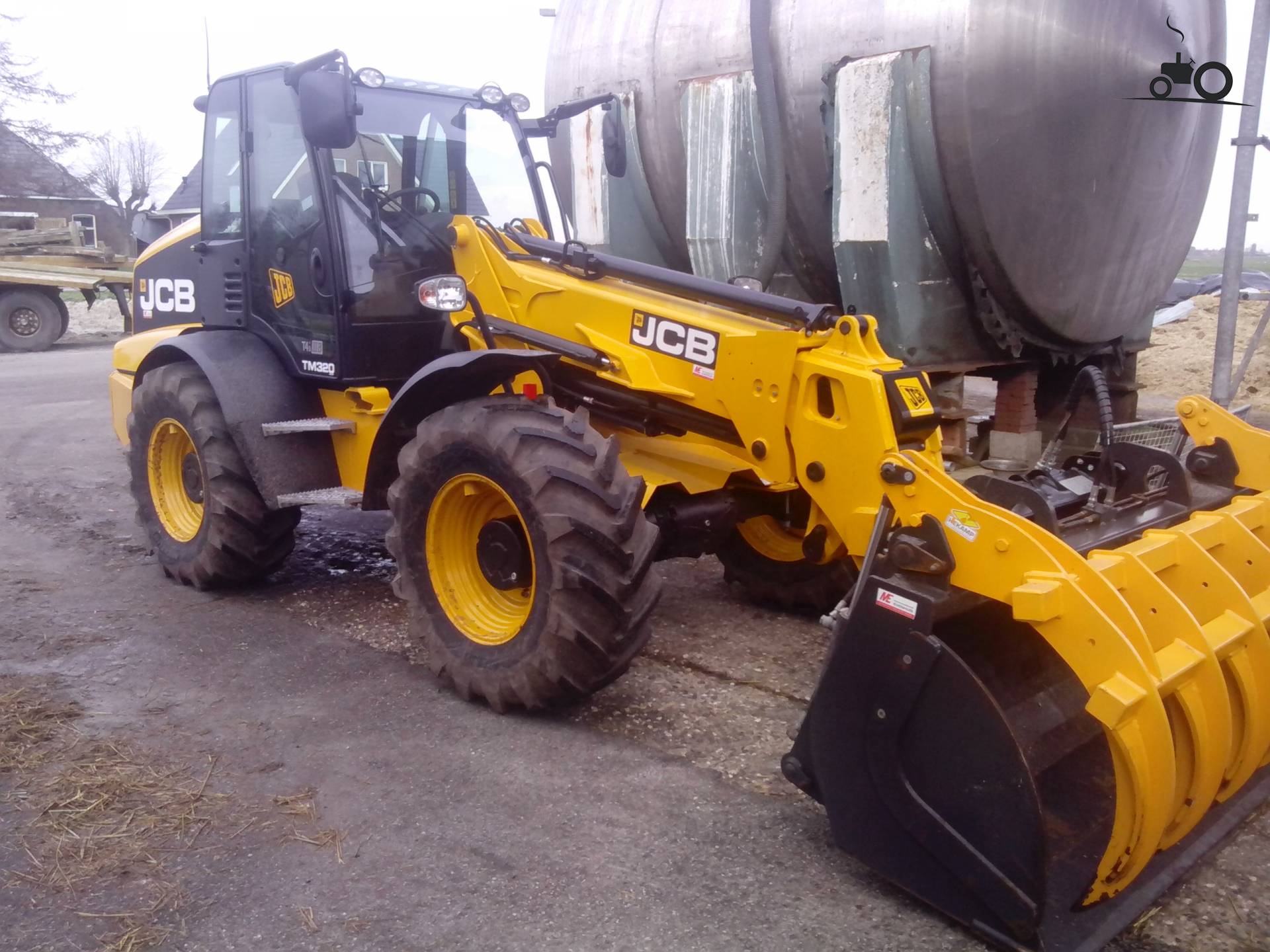 JCB TM 320 - France - Tracteur image #827364