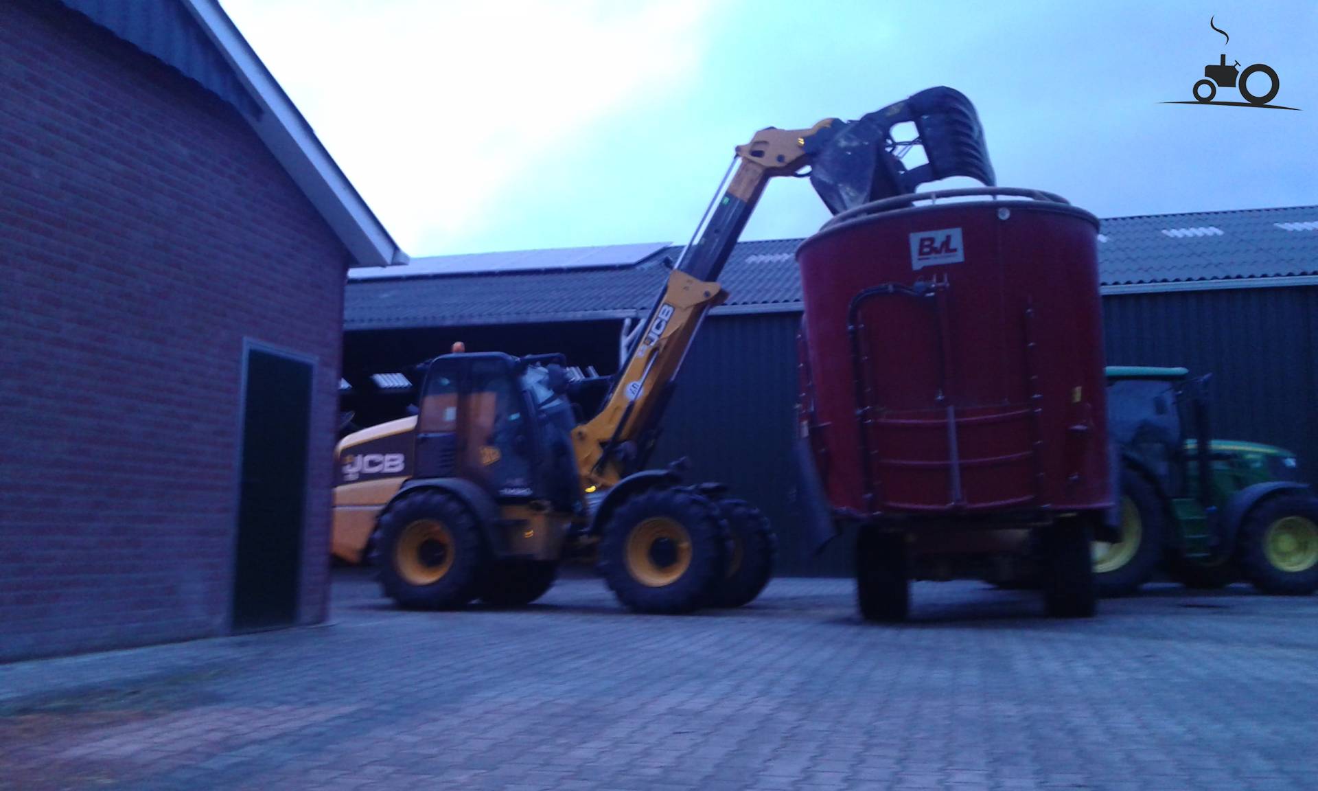 Foto JCB TM 320 #892550